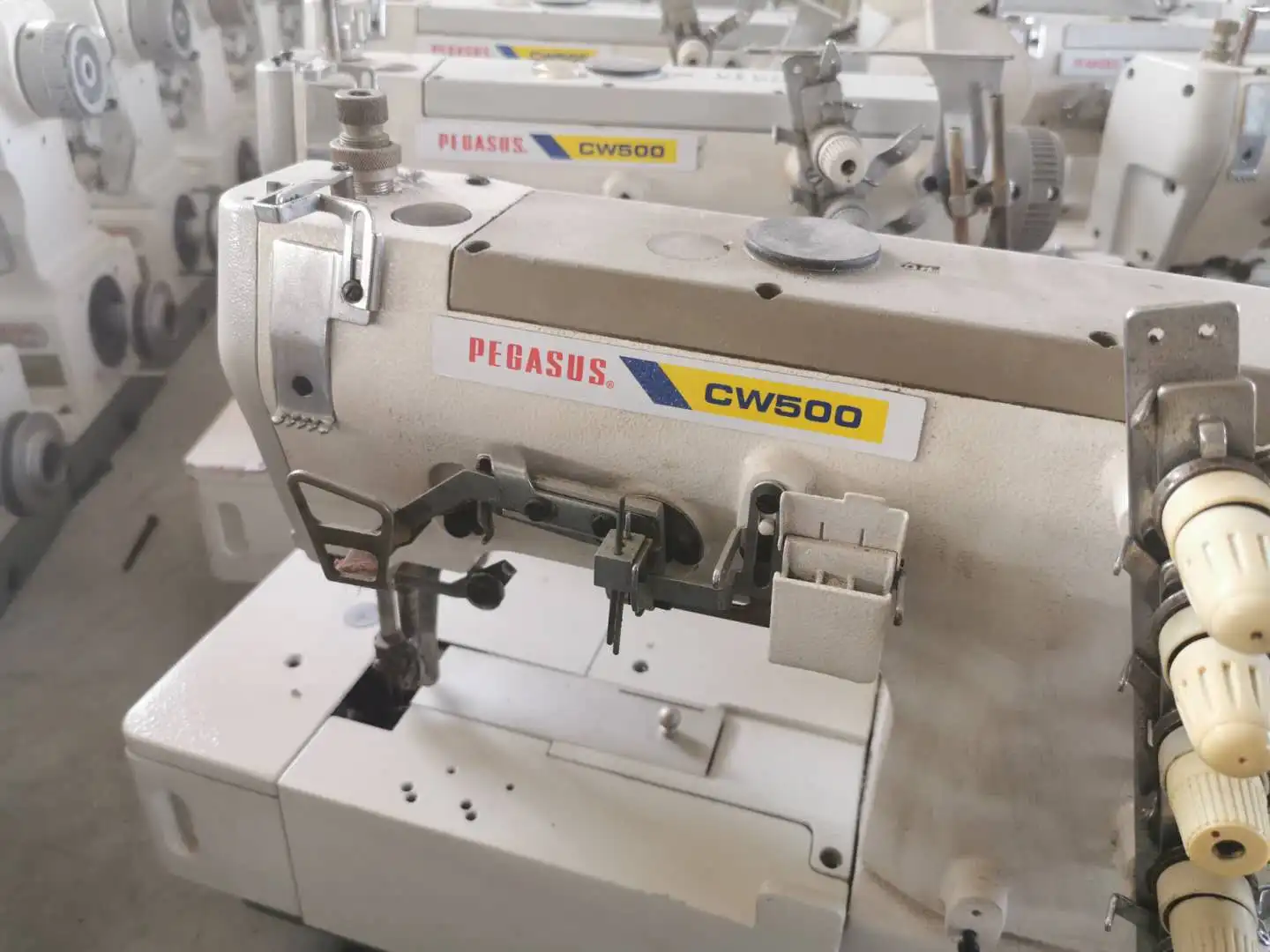 Pegasus W500 Industrial Sewing Machine - High Speed & Efficiency