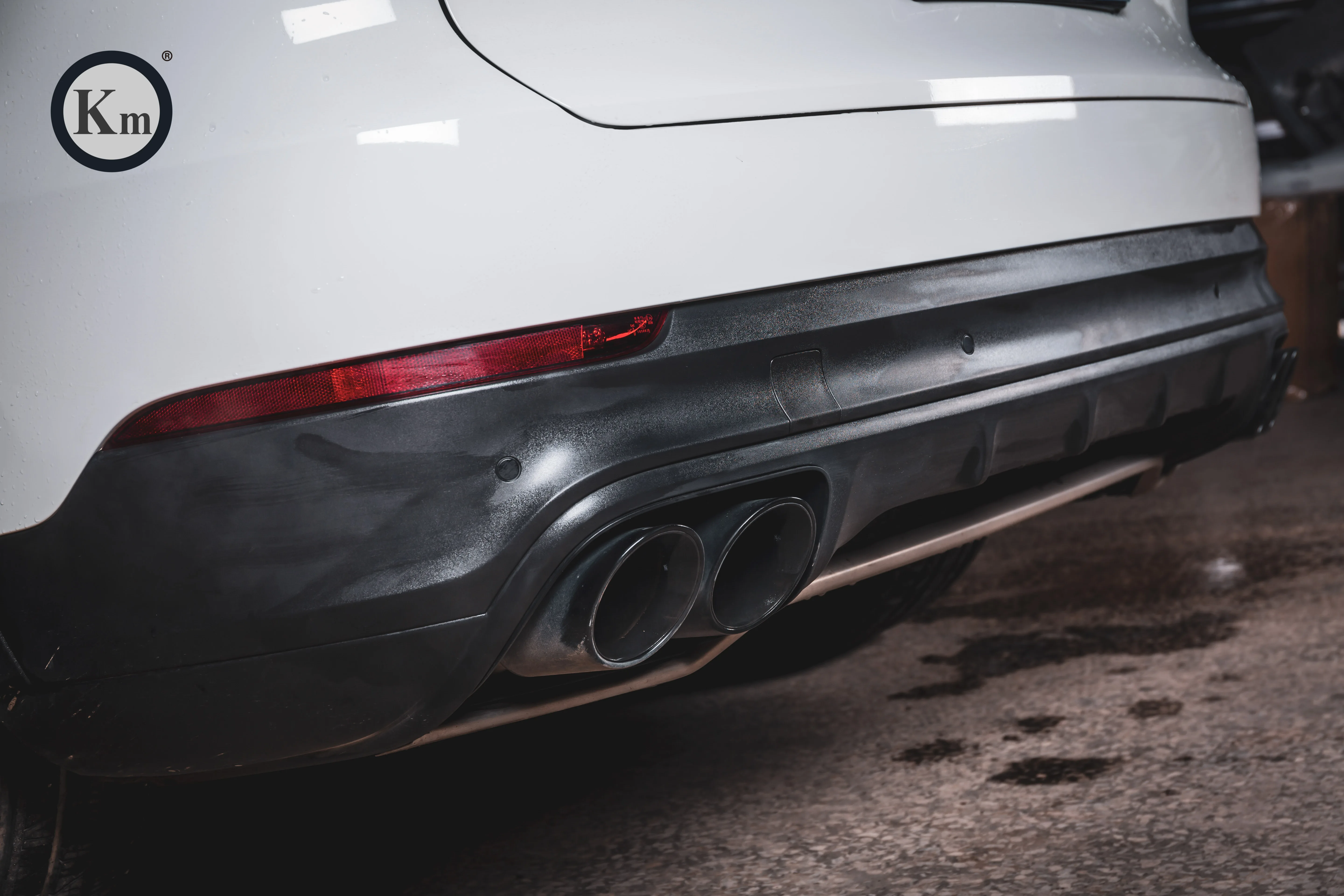Porsche Cayenne Rear Diffuser - KM Bodykit 9Y0807543OK1