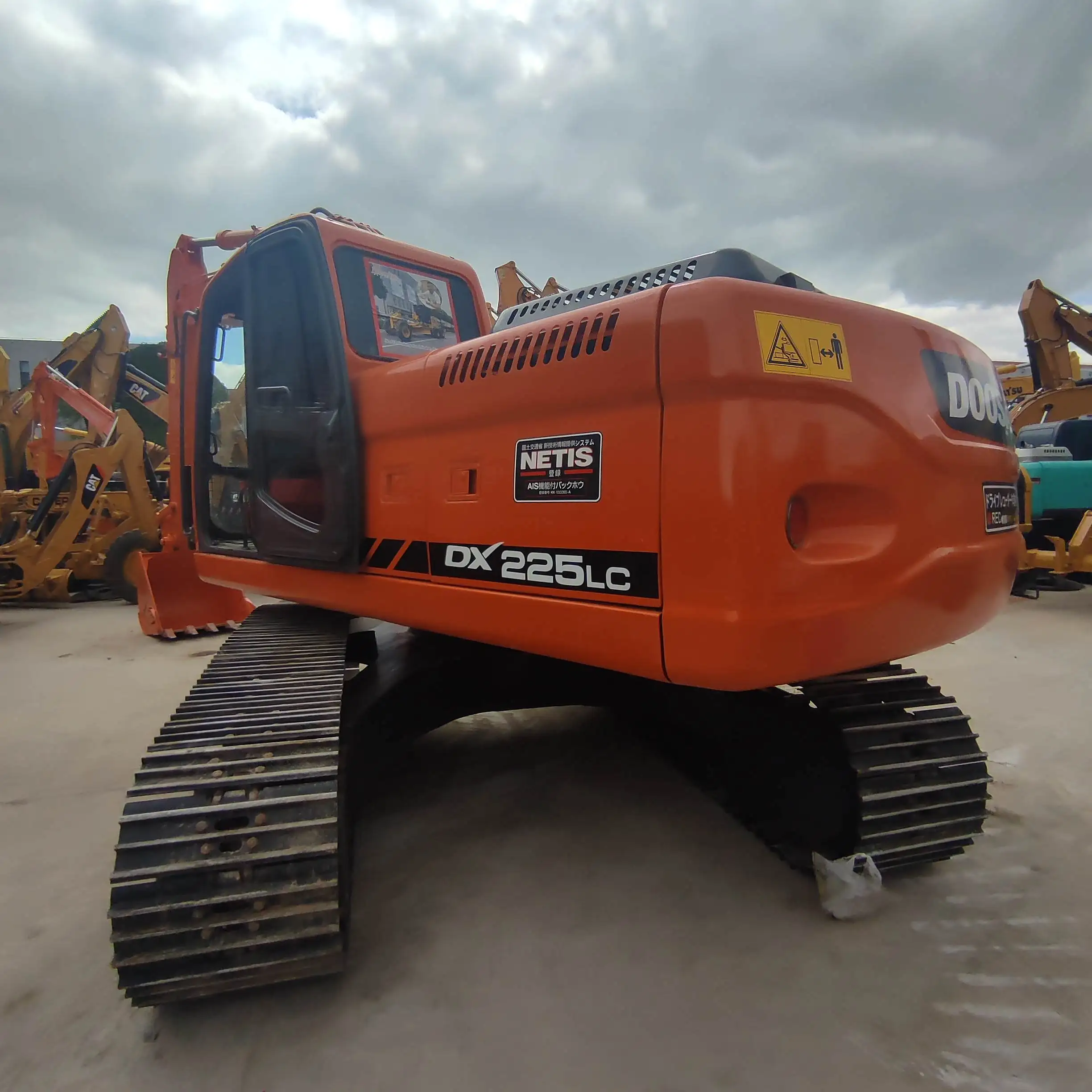 22 Tons Excavator - Doosan DX225 Crawler Digger Used Condition