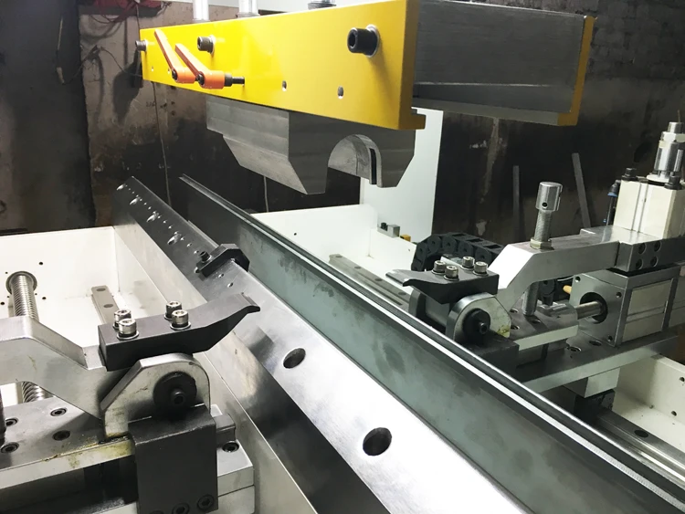 Automatic Radiator Plastic Tank Crimping Machine