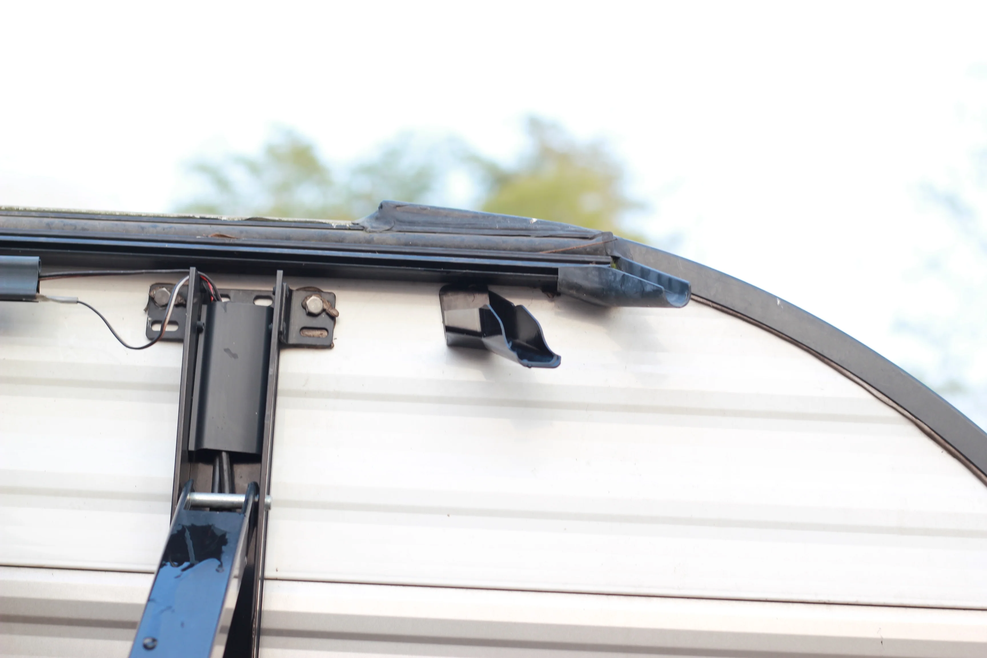 De0823 Rv Gutter Spouts Protect The Top Of The Rv In Rainy Days Directs ...