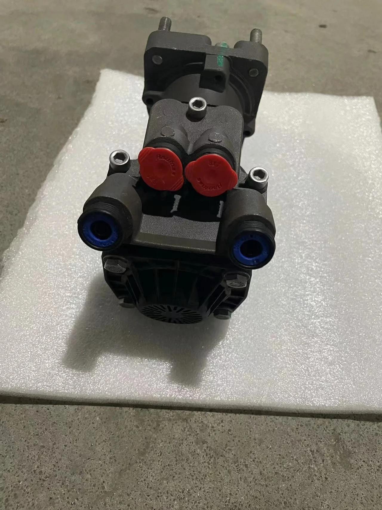 原装wabco 4613300010 21107842脚制动阀v-olvo S-cania Daf欧洲卡车零件man M-ercedes ...