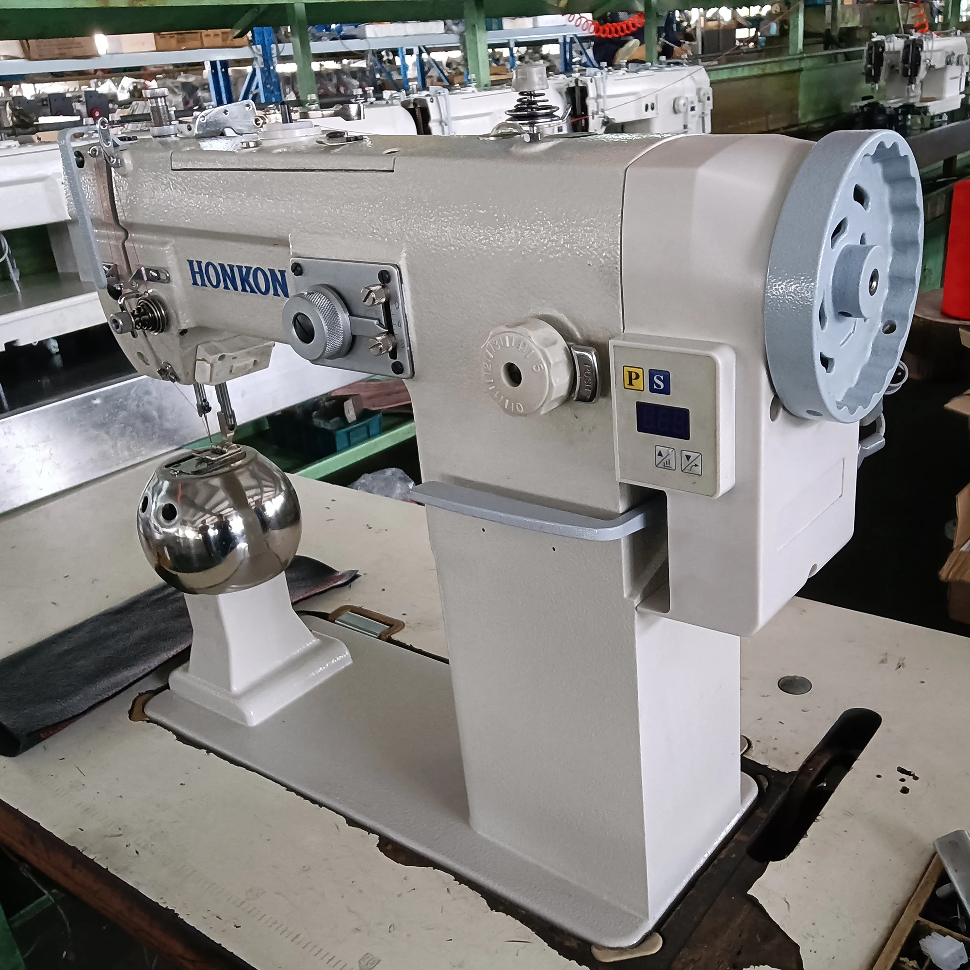 Latest Design Large Hook Automatic Lubrication Wig Machine Zigzag ...