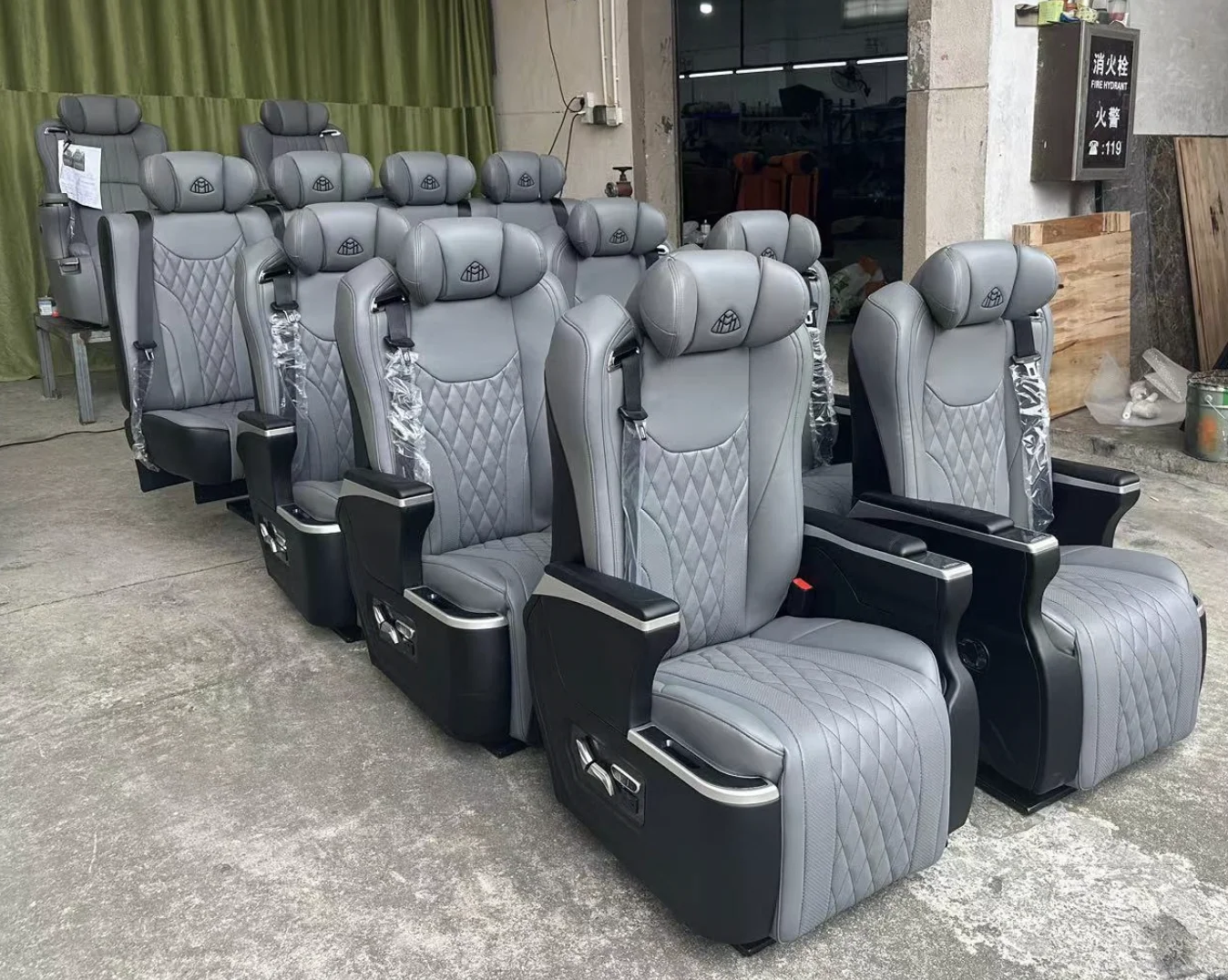 Luxury Car Seats Upgrade1rz Engine Toyota Hiace Toyota Hiace Van 15 ...