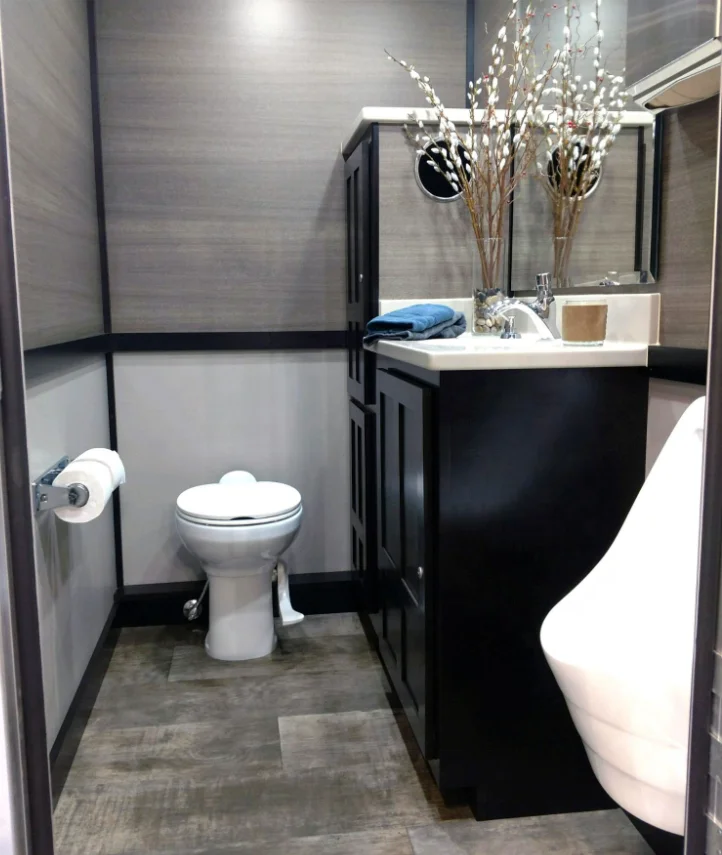 Mobile Toilets Customized Outdoor Portable Toilet And Shower Portable ...