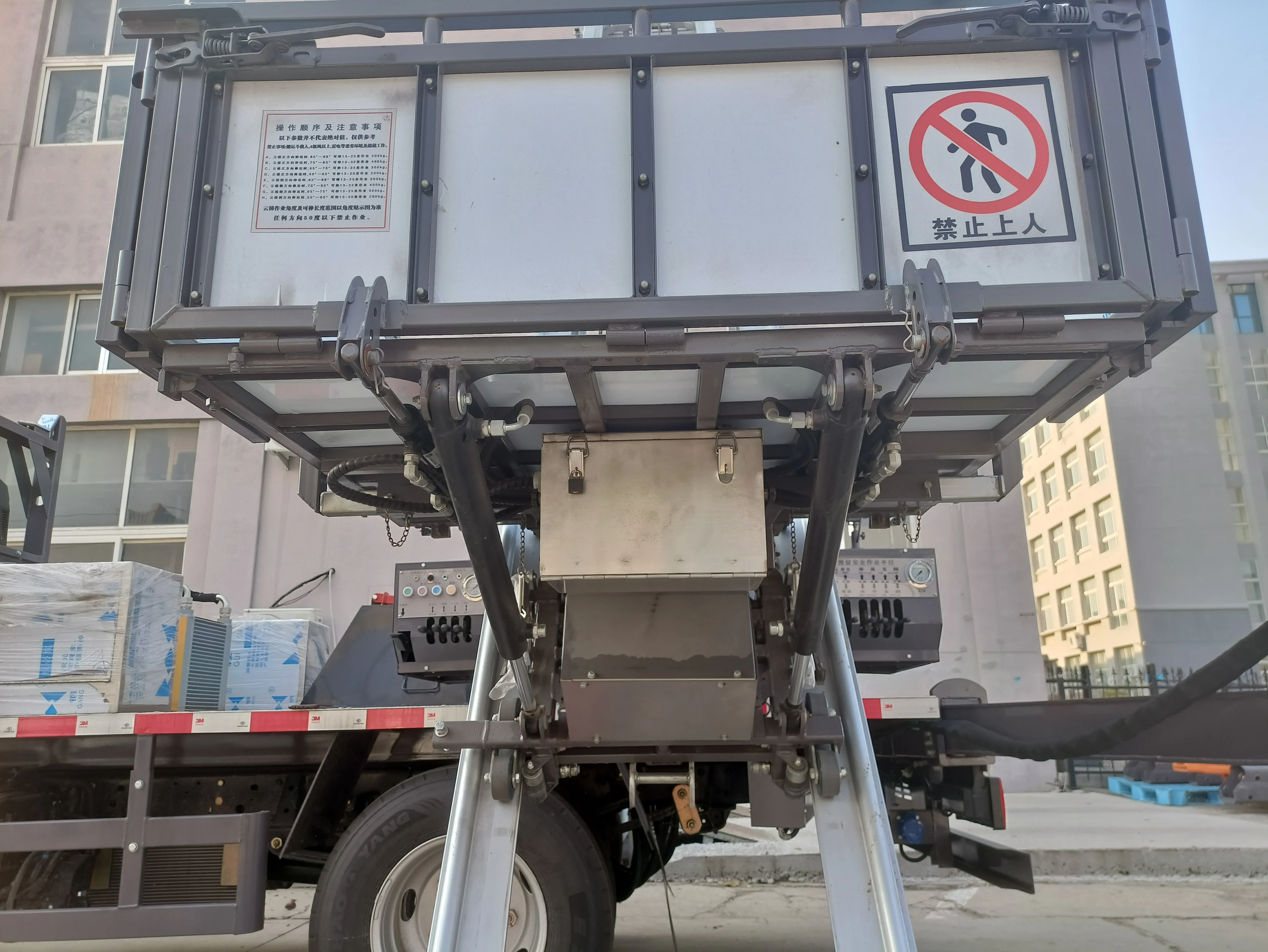 China Bridges Inspection Truck Gaoliya Telescopic Aerial Platform 32m ...