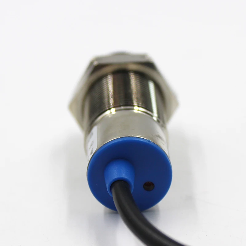 YUMO Sensor LM24-3010NB - 10mm NC Flush Type Proximity Switch