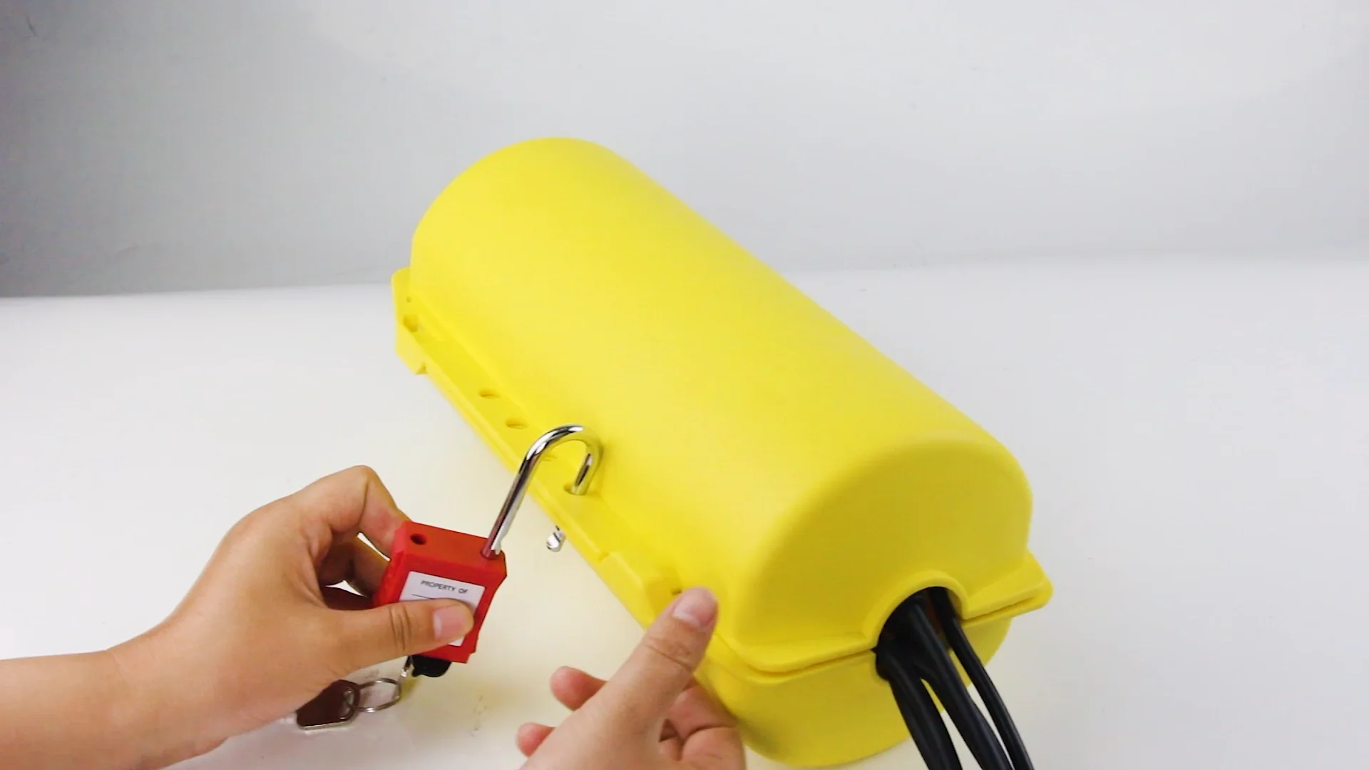 Hubbell Plugout Lockout Device For Industrial Plugs For Most Industrial ...