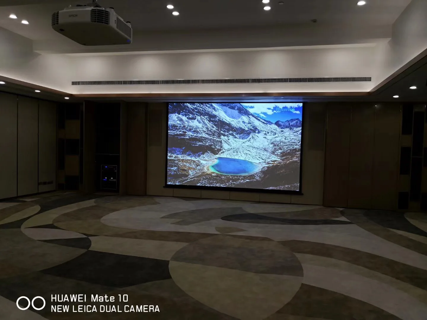 大型プロジェクタースクリーン/大型電動プロジェクションスクリーン/電動モータースクリーン/最大600インチ - Buy 大会場プロジェクター ...