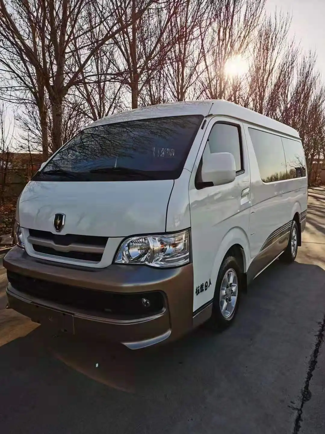 Jinbei H2 Hiace Bus Engine for Sale - 9 Seats Used Mini Bus