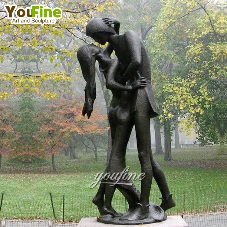 High Quality Bronze Romeo and Juliet Hug Statue for Sale