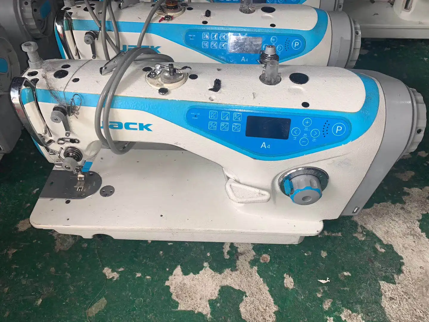 Used Jack Manual Lockstitch Industrial Sewing Machine E4