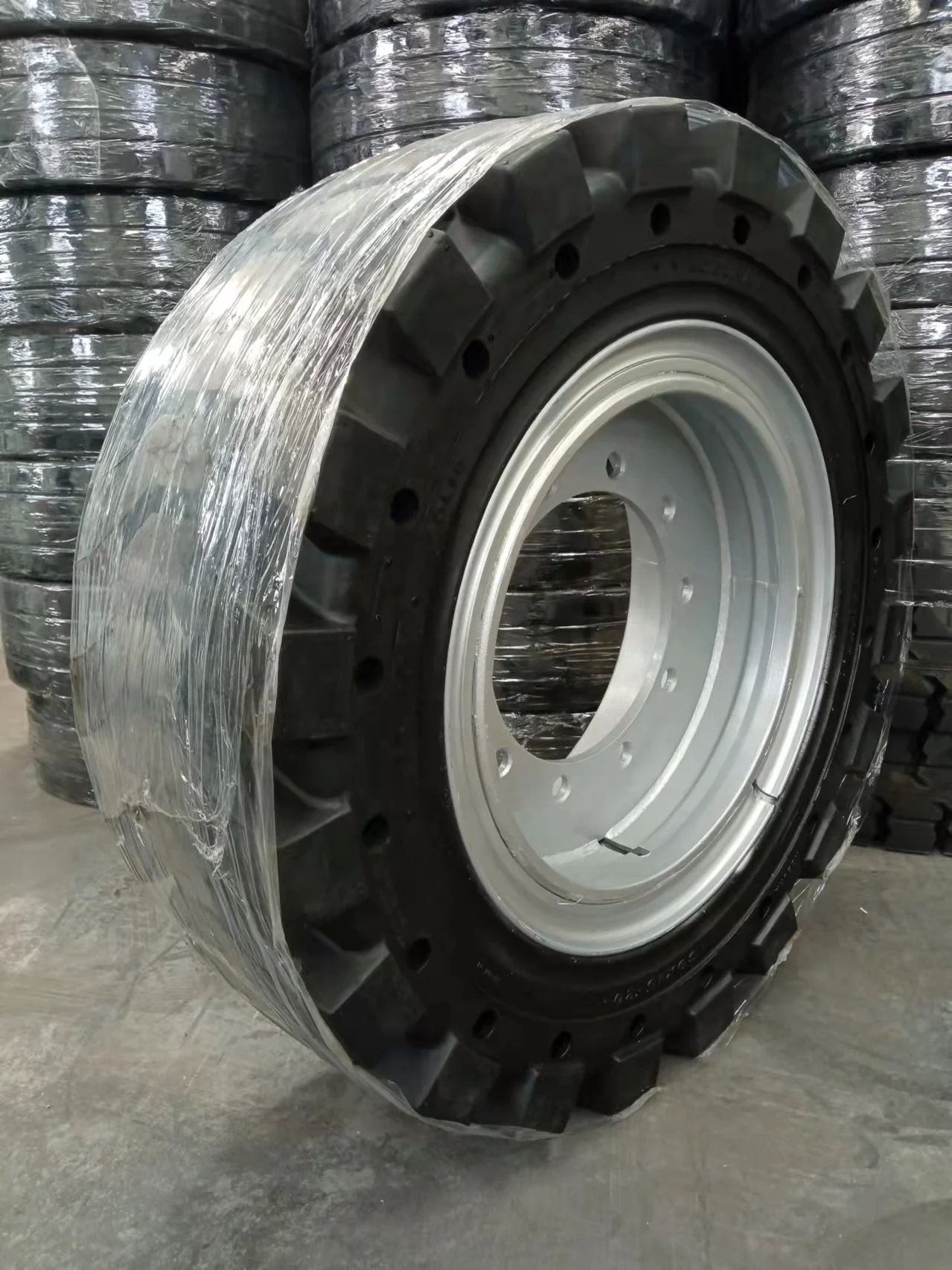 39x15-20 Rubber Solid Tire With Steel Rim And Used For Wheel Loader ...