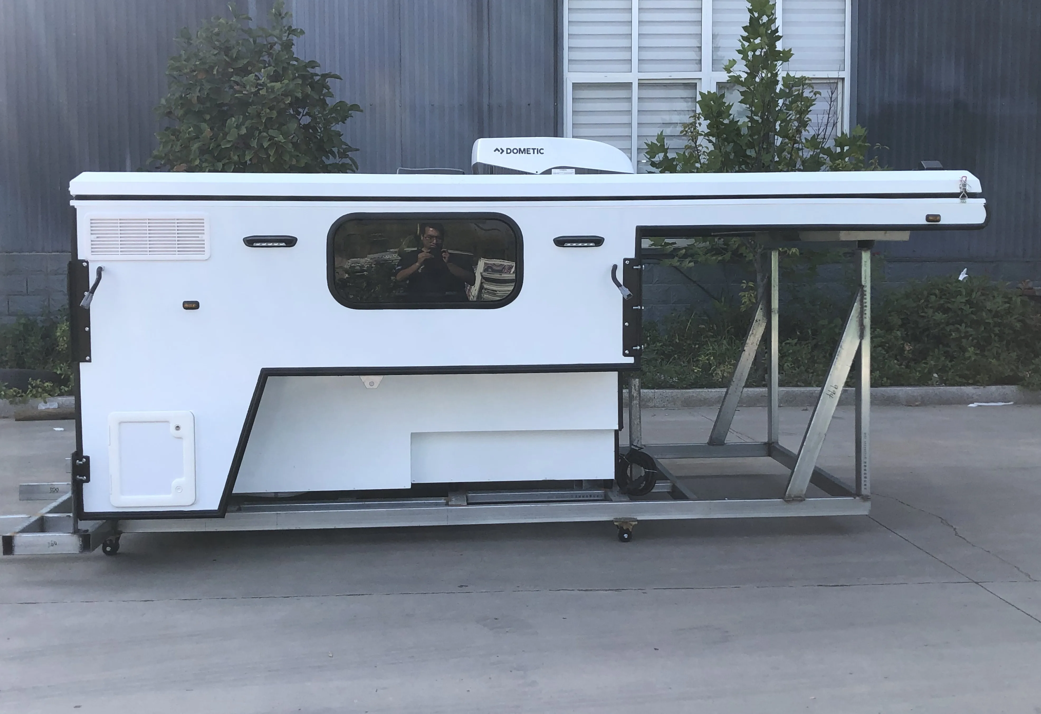 Comfortable Space Prefab Multifunction High-end Pickup Truck Camper ...