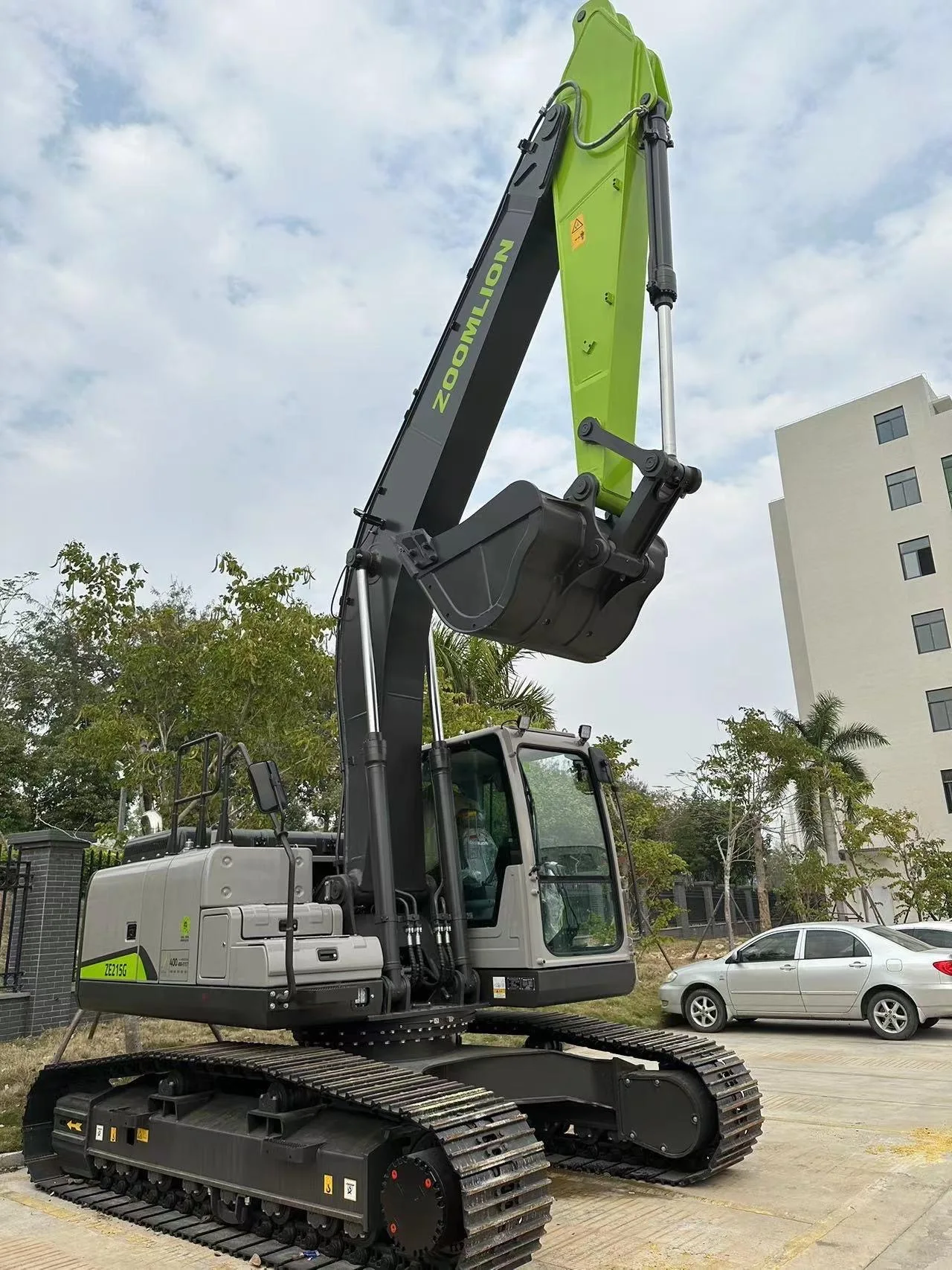 Zoomlion 22 Ton Hydraulic Crawler Excavator Ze215g With High Quality ...