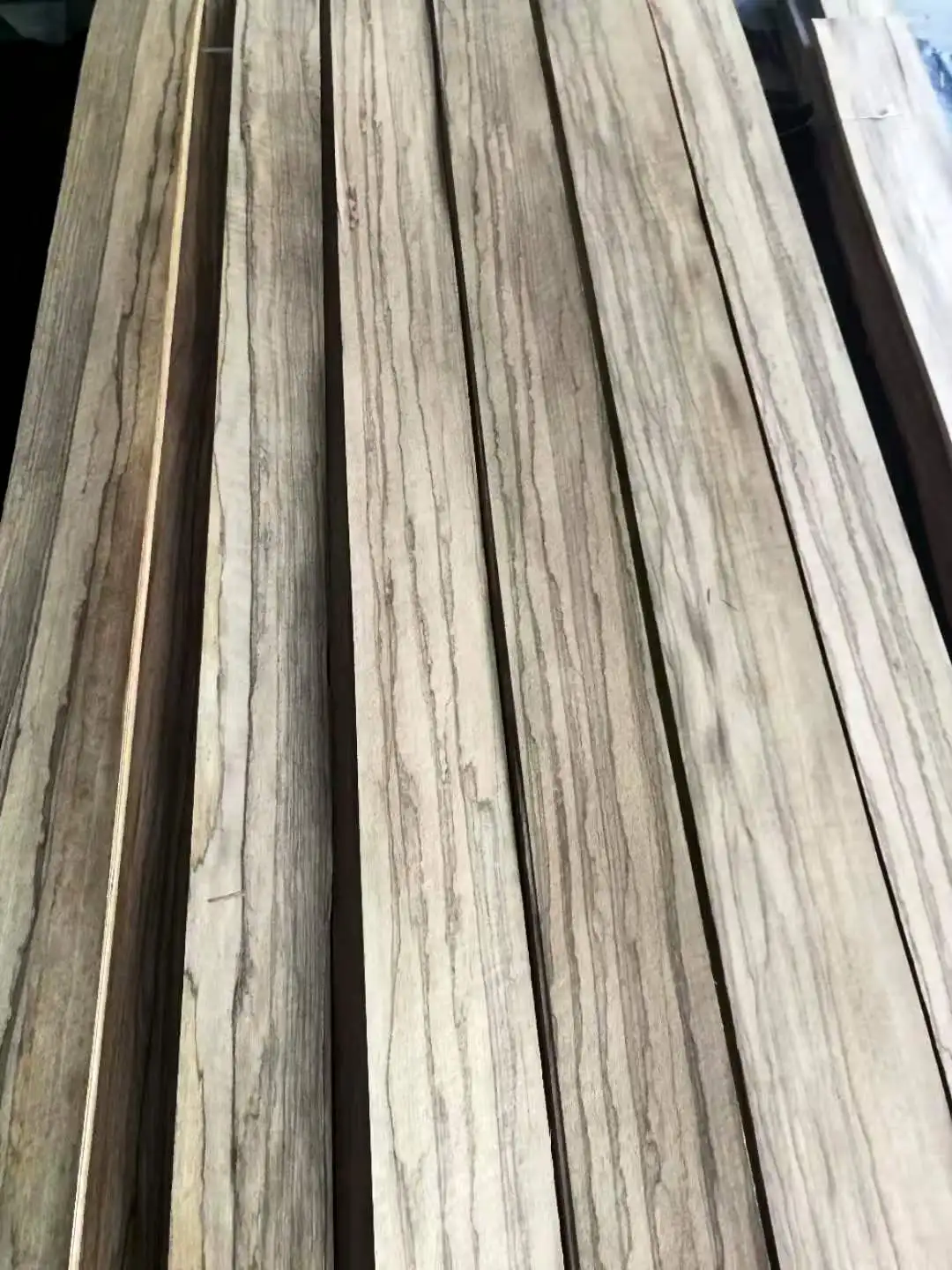 Africa Limba Wood Veneer - Premium Quality for Hotel Decor