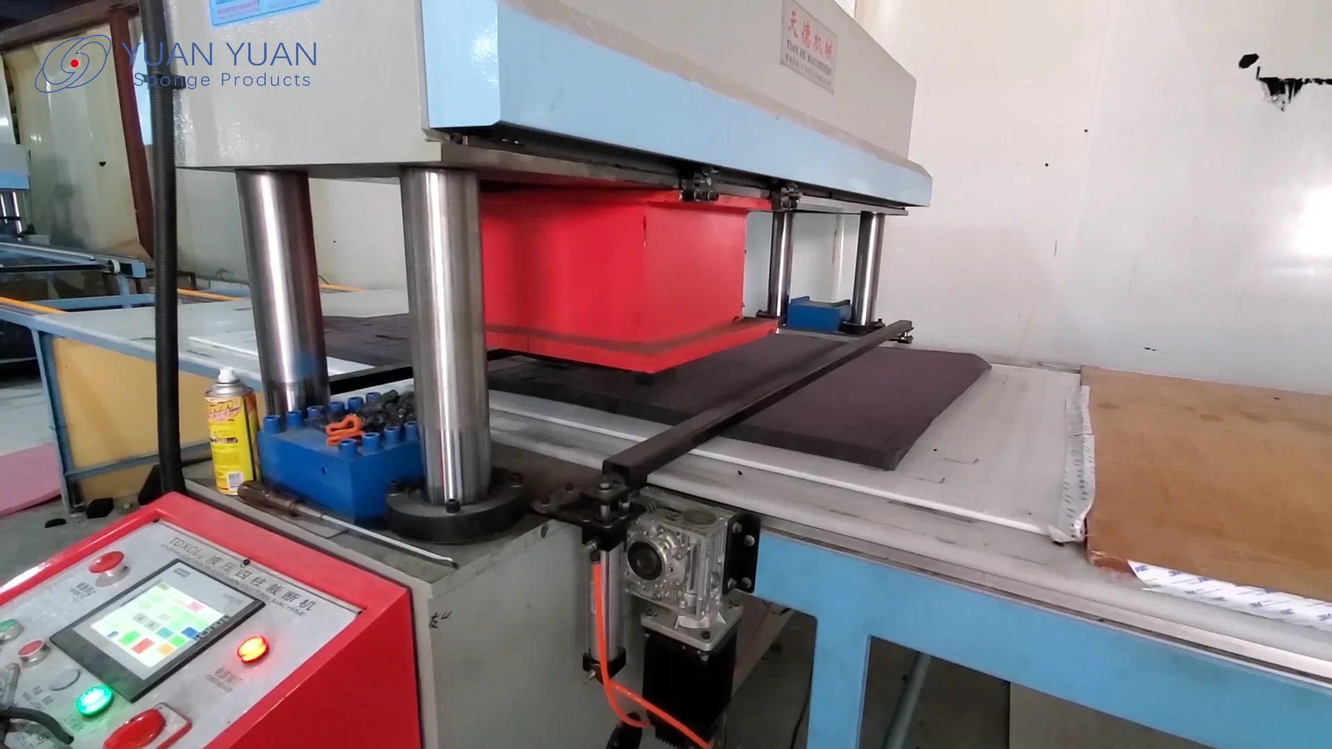 Shock Absorbing Foam Instant Foam Packaging Gold Mailer Box Custom ...