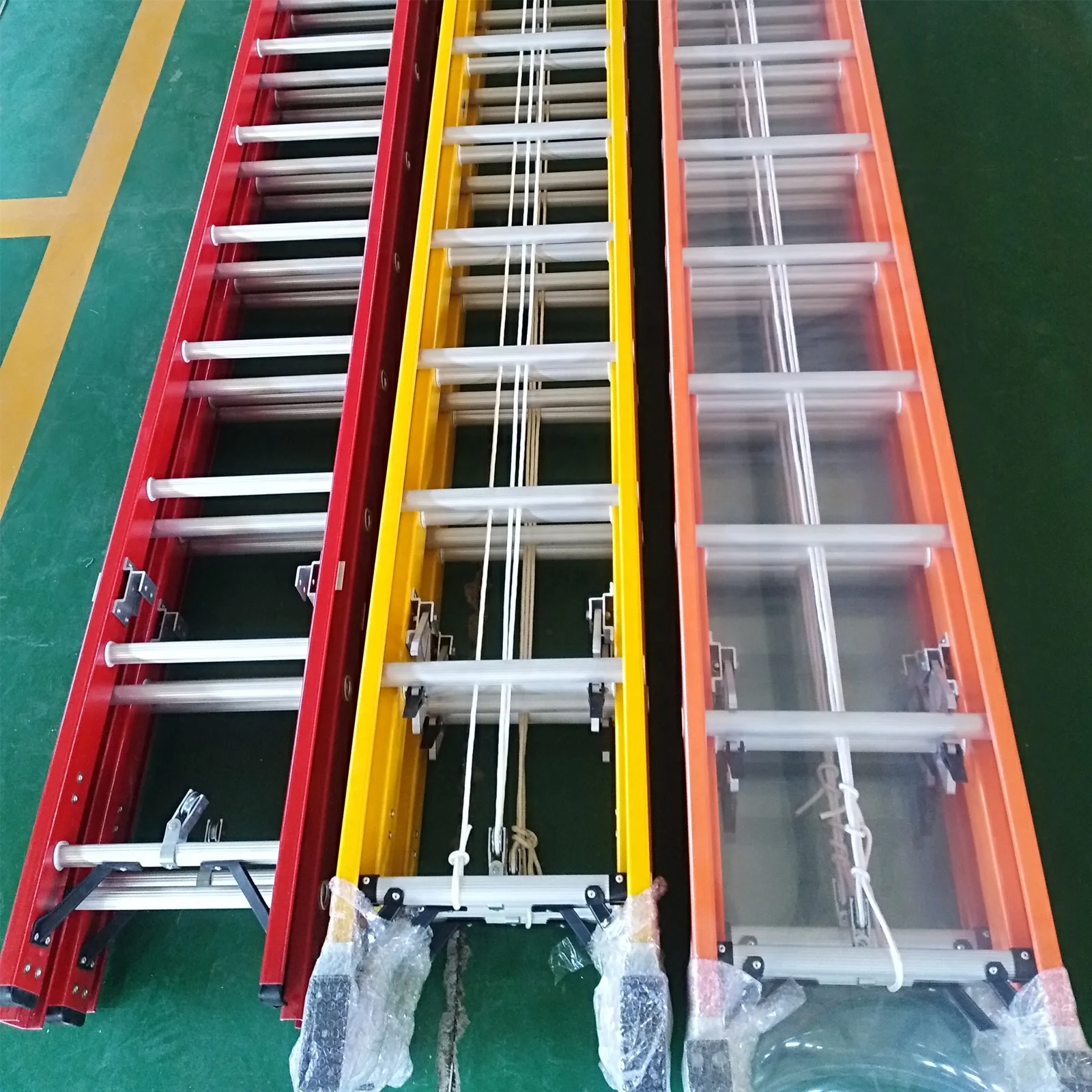 Fiberglass Sliding Extension Ladder - Insulated & 150KG Capacity - OEM/ODM
