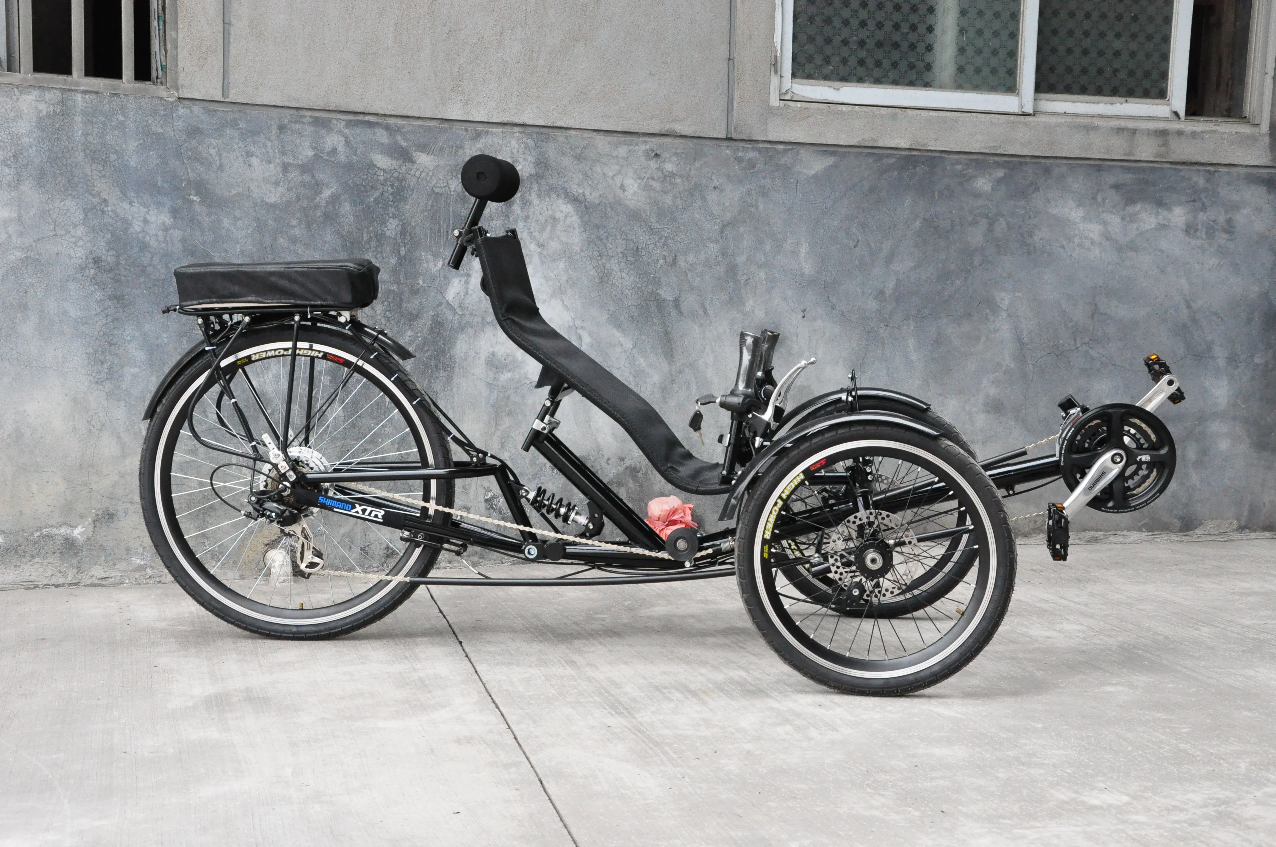 Three-wheeled Recliner 26-Inch Tricycle - Foldable & Cushioned
