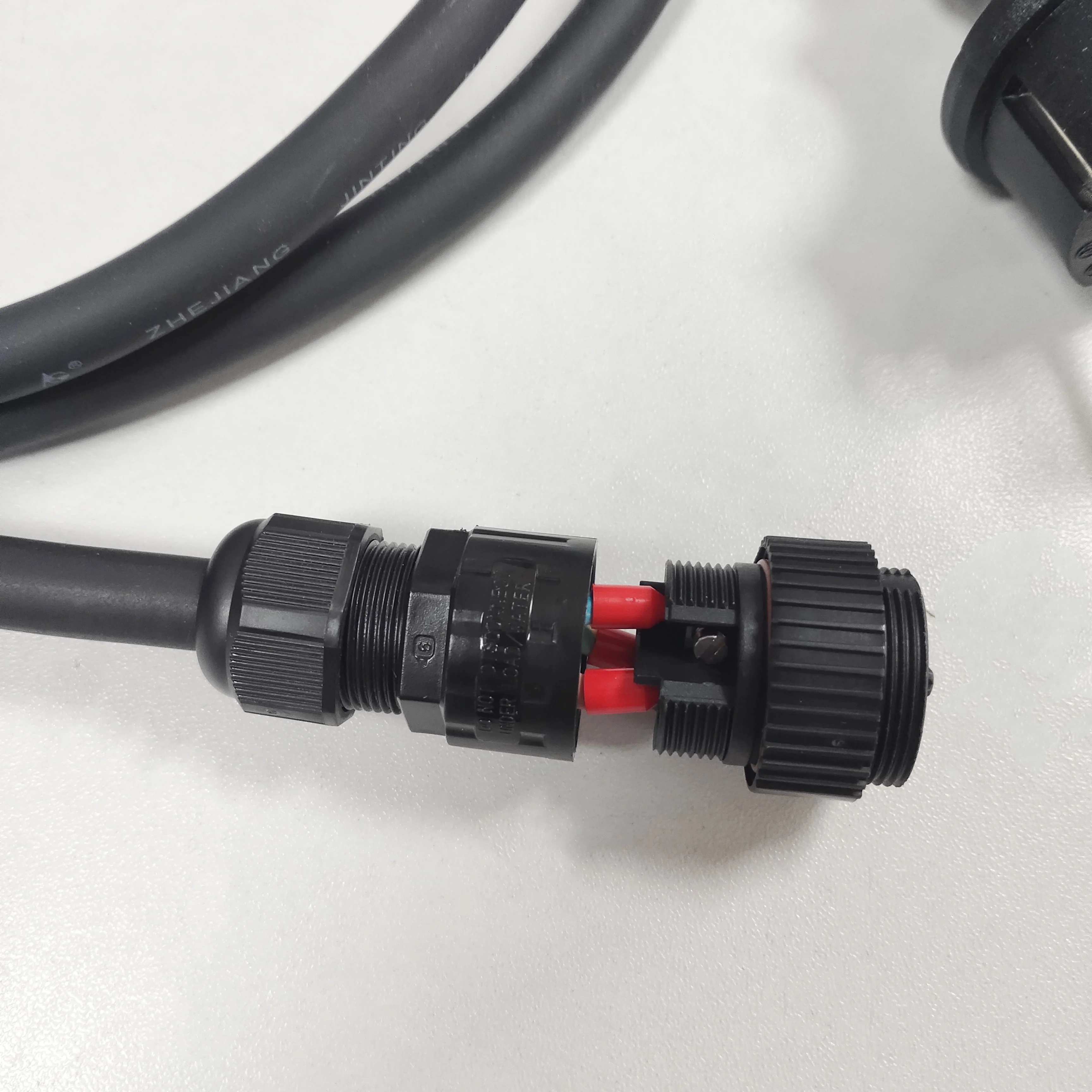 Ap Systems Micro Inverter EZ1 Series QT2 Plug PIC a Ds3 Connector IP68 ...