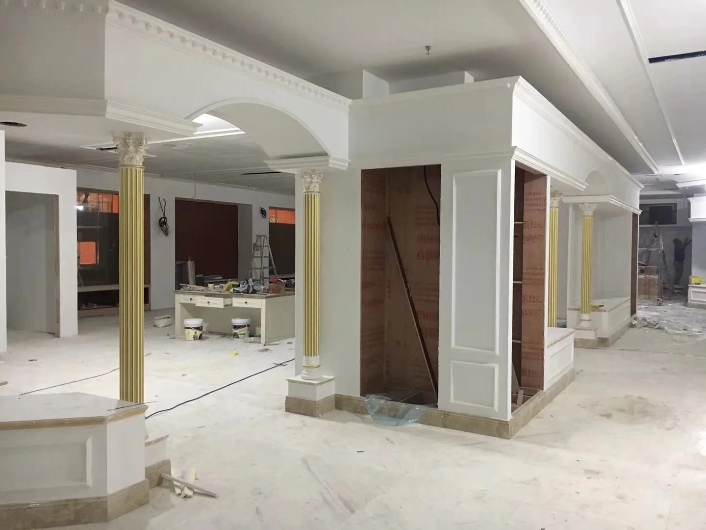 PU Roman Design Artistic Column - Elegant Interior Decor