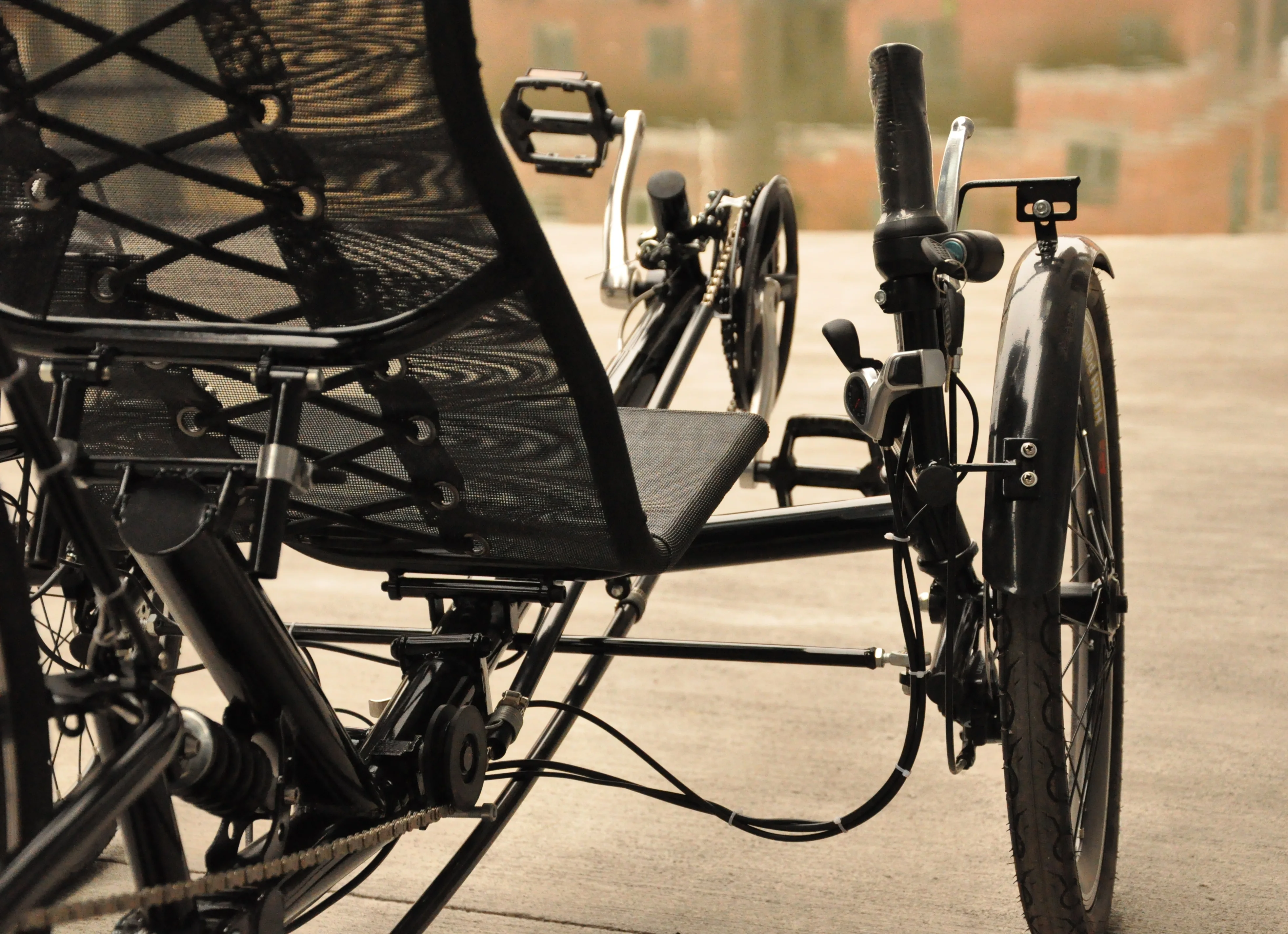 Three-wheeled Recliner 26-Inch Tricycle - Foldable & Cushioned