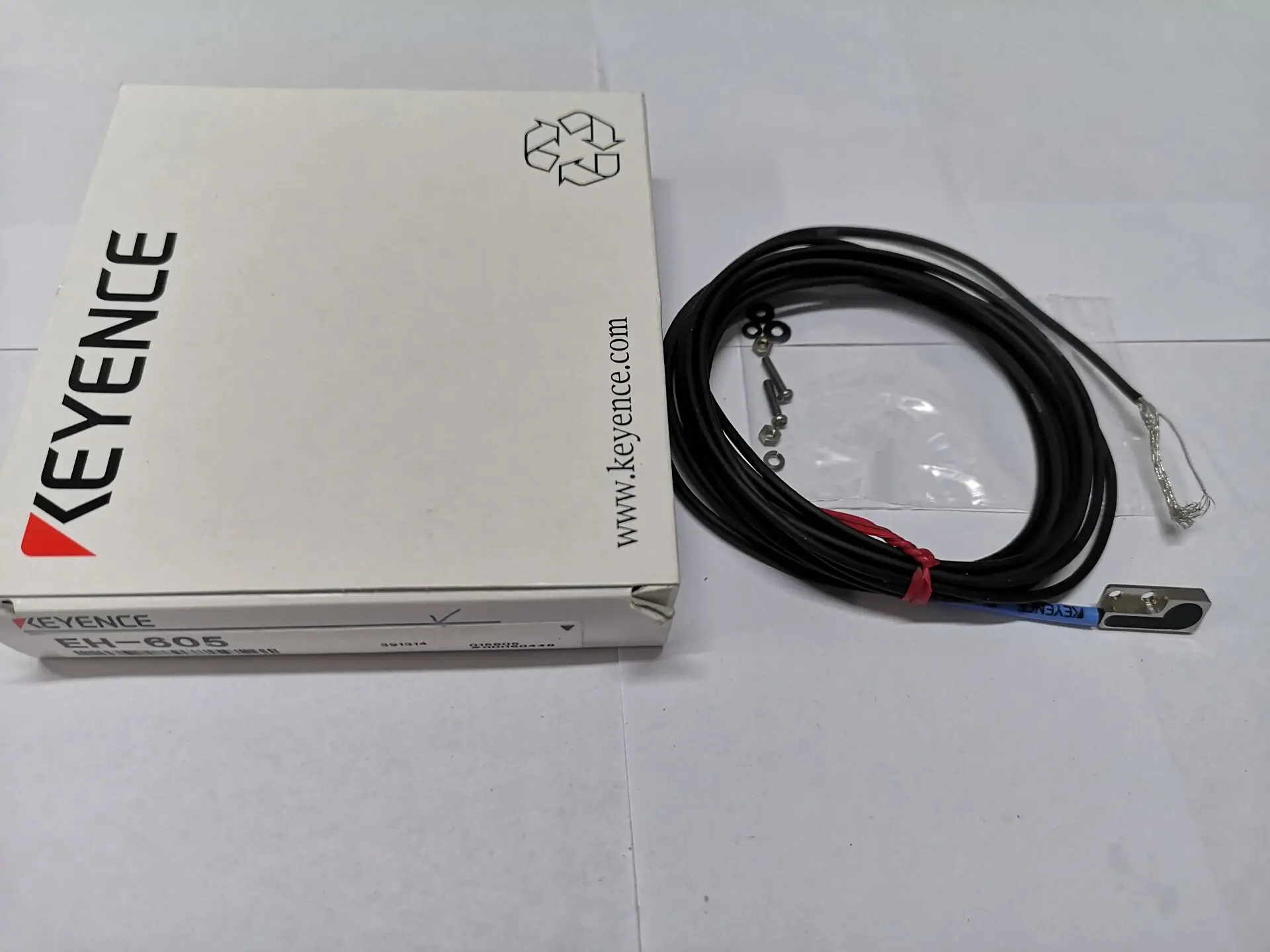 KEYENCE Inductive Proximity Sensor EH-605 - Reliable Performance