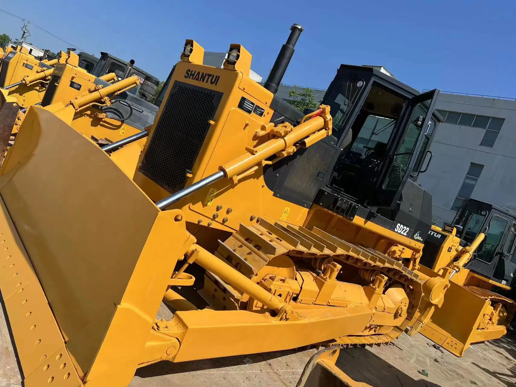 Sd22 Bulldozer Sd32 Crawler Bulldozers Shantui Same Style Bulldozer Low Price In Perfect ...