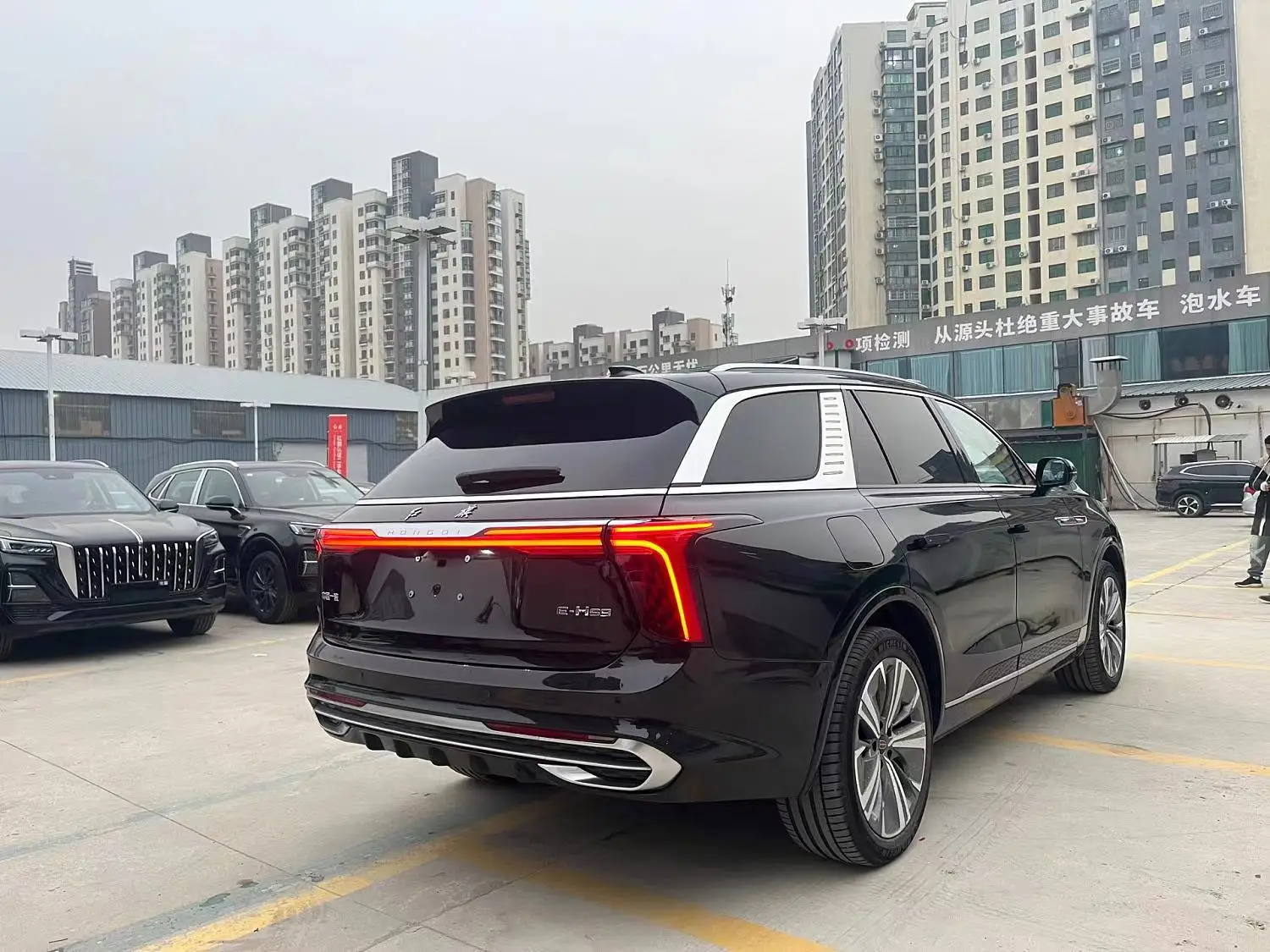 Hongqi E-Hs9 2023 - Premium Electric SUV with 510km Range