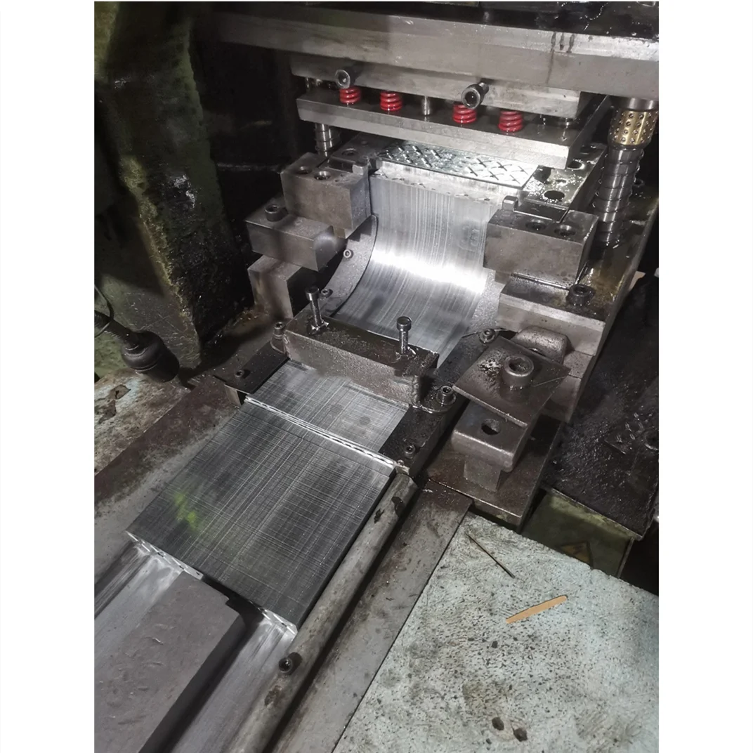 Concrete Form Scaffolding Metal Wall Ties Masonry Corrugated Brick Wall ...