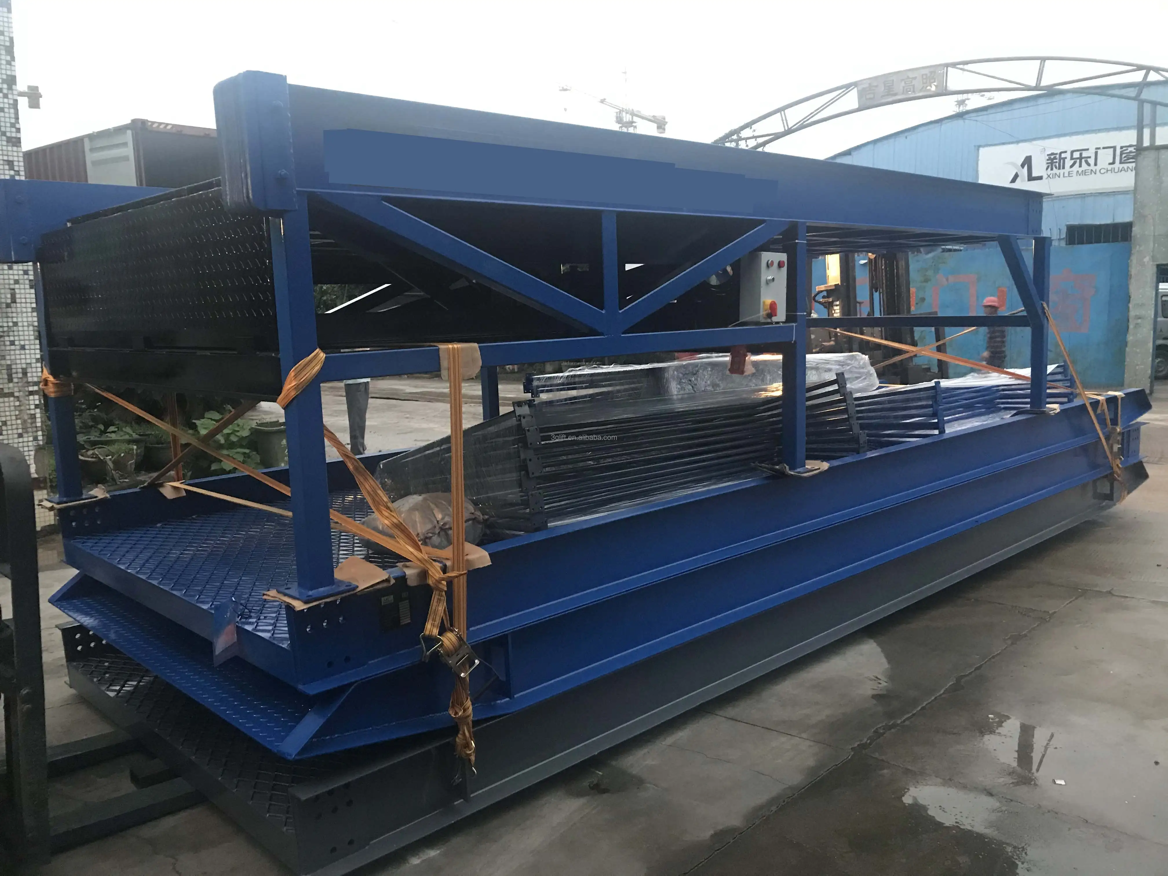 Portable Loading Dock Platform Station Is A Very Heavy-steel Loading ...