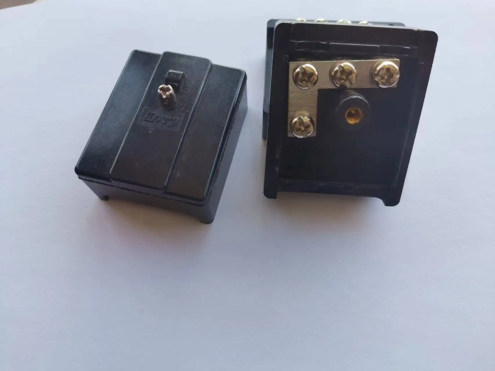 Neutral Link Junction Box with Bakelite Cut Out Fuse