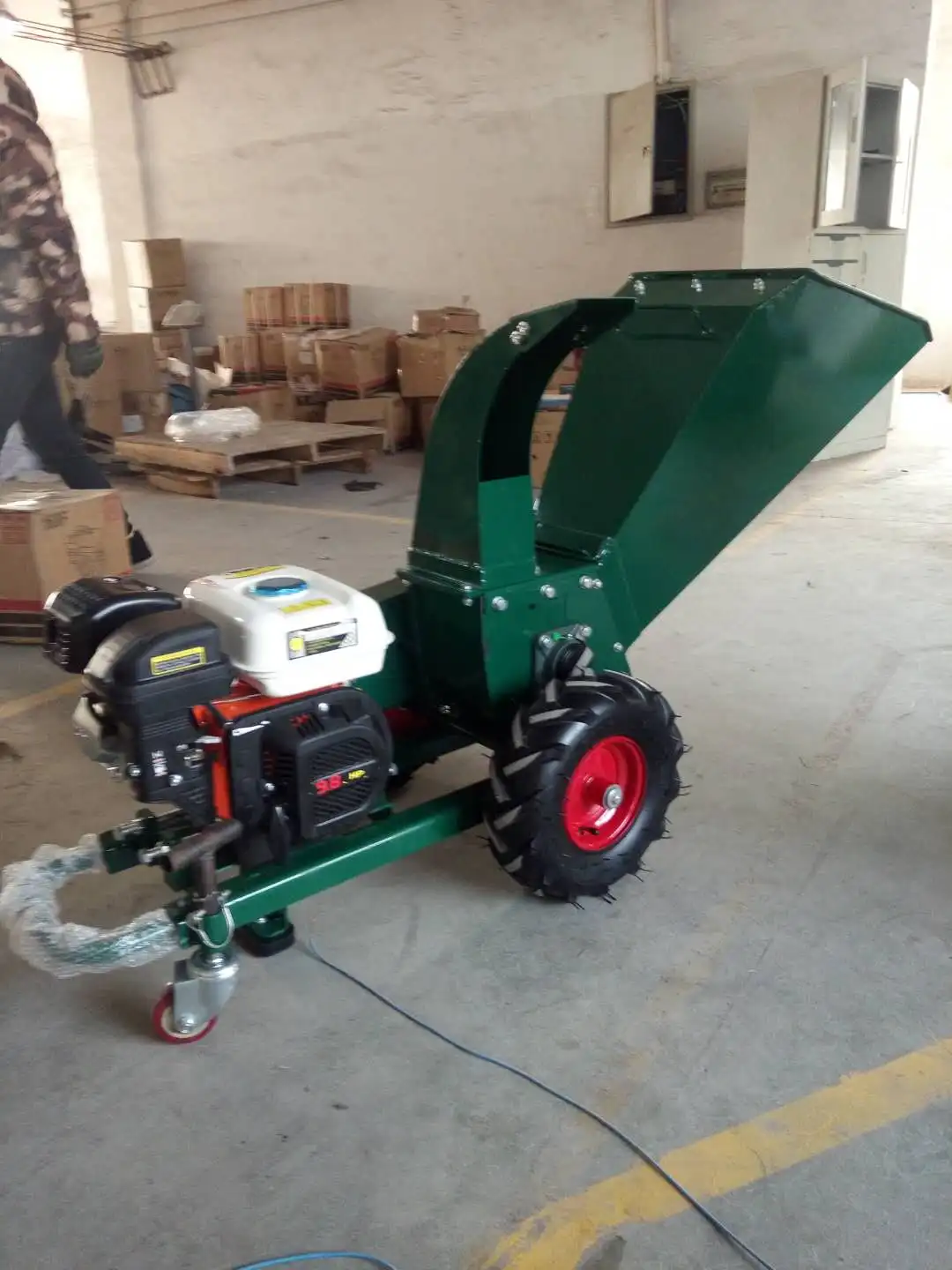 High Power 11kw Petrol Engine Wood Chipper / Tree Branches Shredder ...
