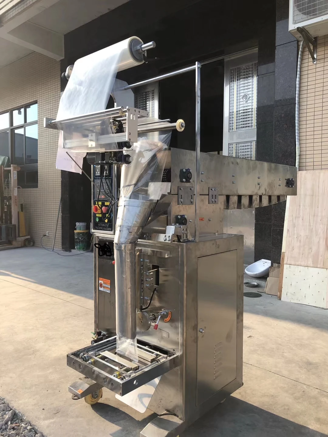 Automatic Snacks/potato Chips Packing Machine with Nitrogen Injection