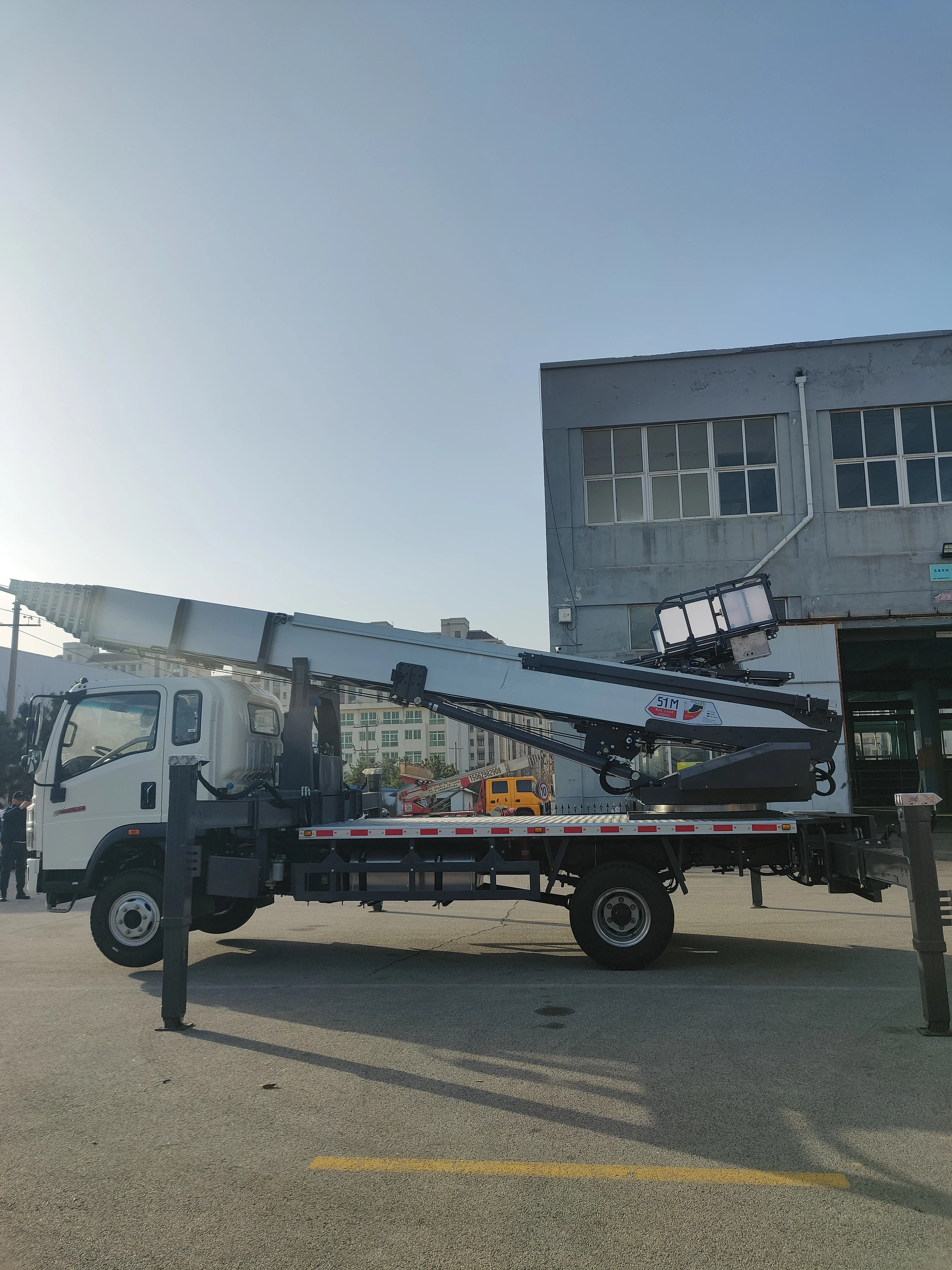 Low Loading Automatic51m Telescoping Truck Mounted Aerial Work Platform ...