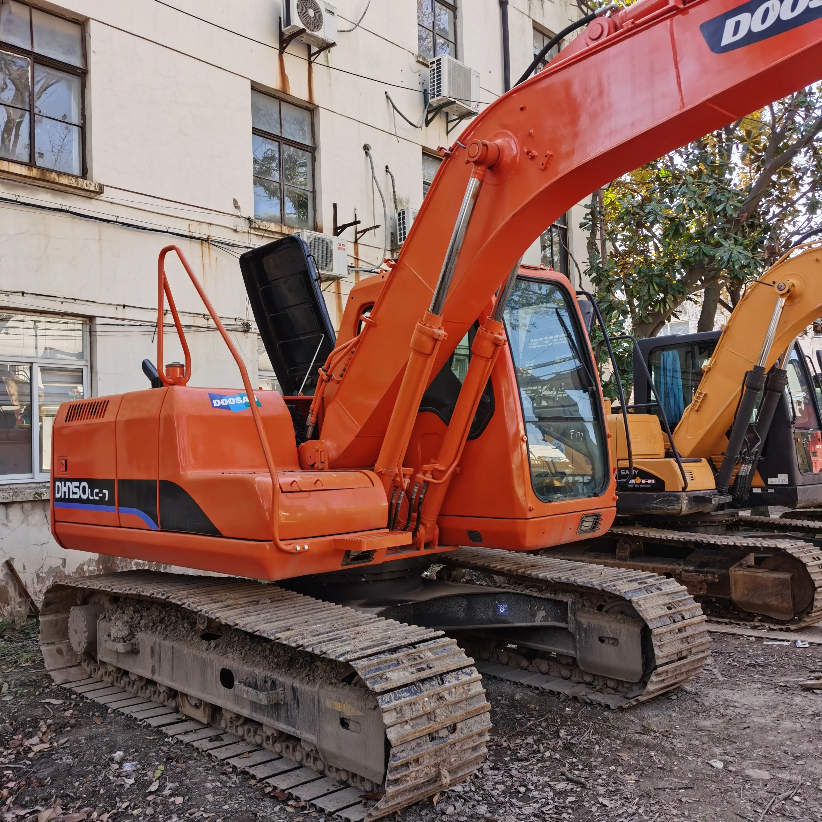 Low Price!!! 15 Ton Doosan Dh150 Used Excavator Engineering Machinery ...