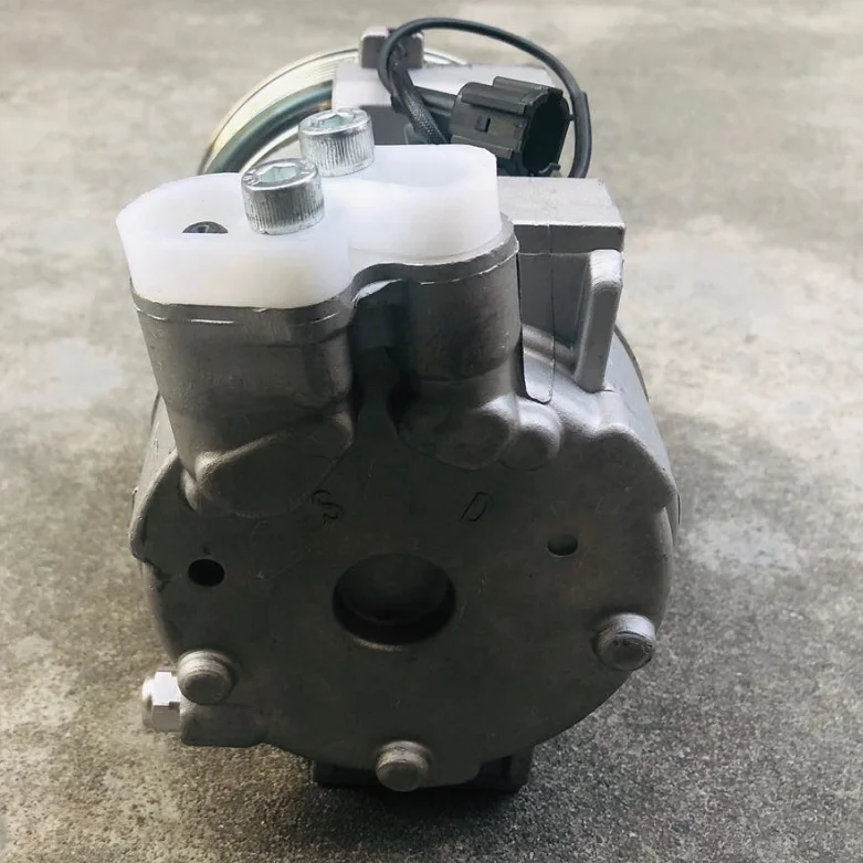 DKS17D AC Compressor for Nissan Caravan VRE25 - OEM 926003XC0A
