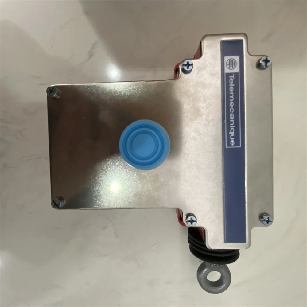 Schneiders Latching Emergency Stop Rope Pull Switch Telemecanique ...