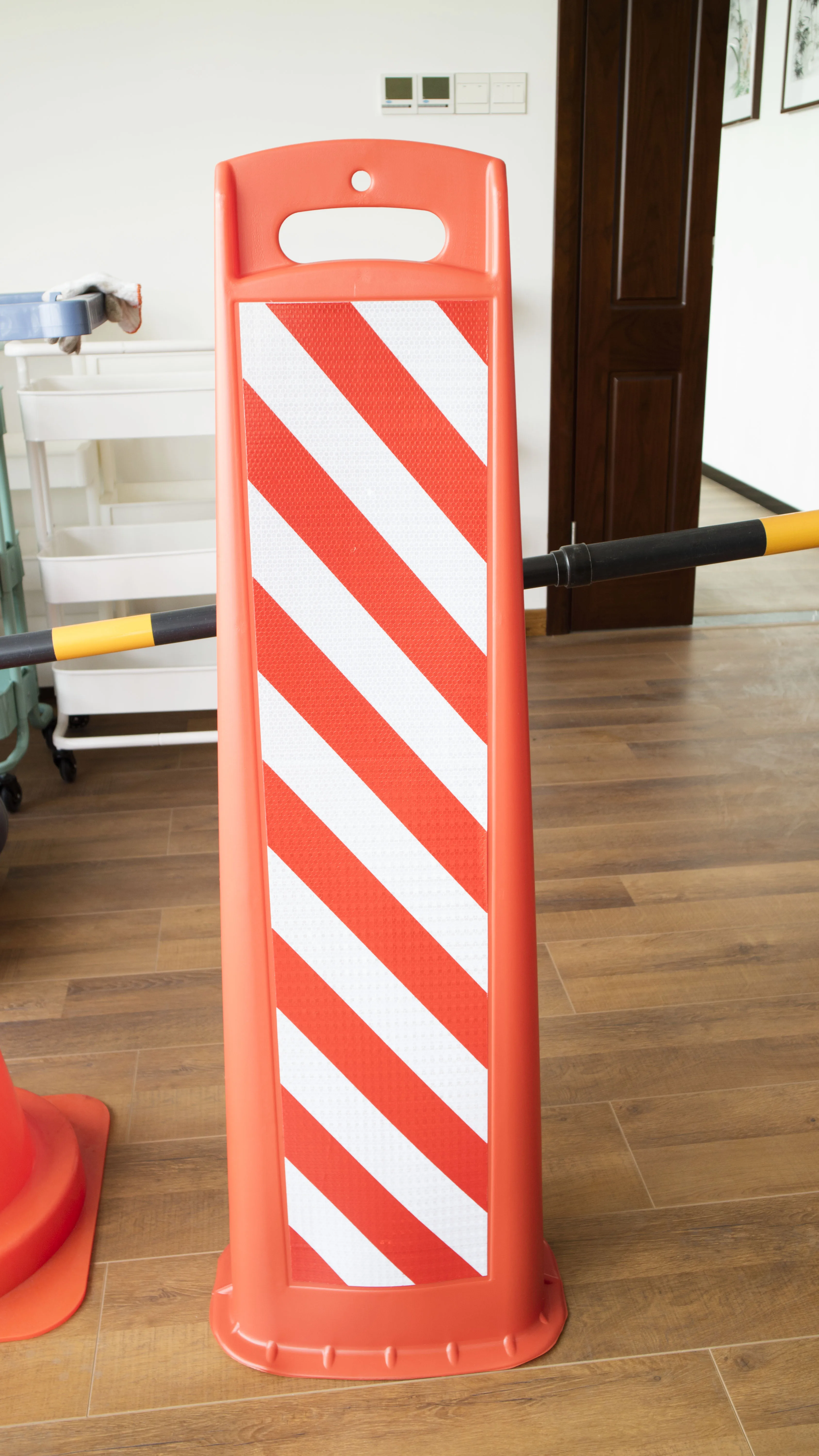 1.1 Meter High Pe Plastic Flexible Road Safety Traffic Warning Caution ...