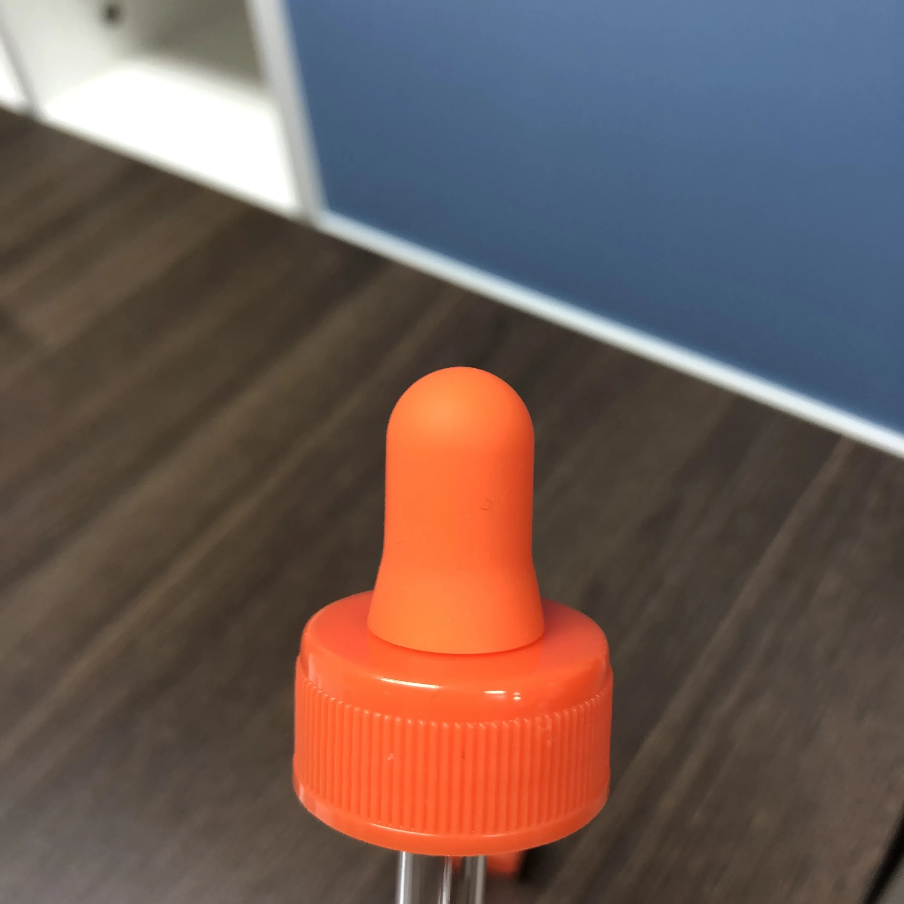 28mm Orange Color Ribbed Screw Dropper With Orange Color Rubber Bulb ...