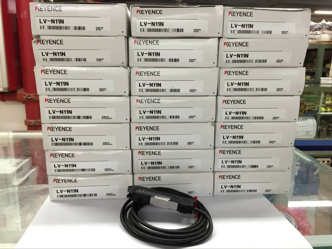 Keyence Proximity Sensors With In-cable Amplifiers Em-005 Main Unit ...