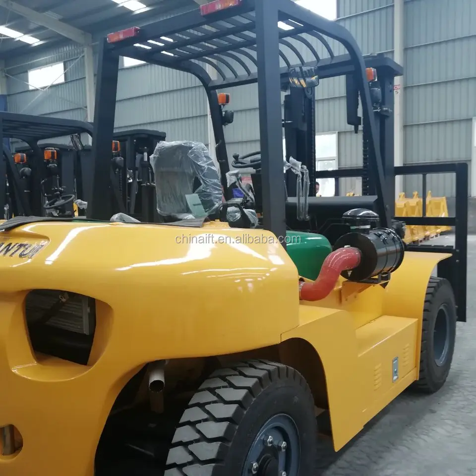 SHANTUI 5 Ton Diesel Forklift - Efficient Container Lifting