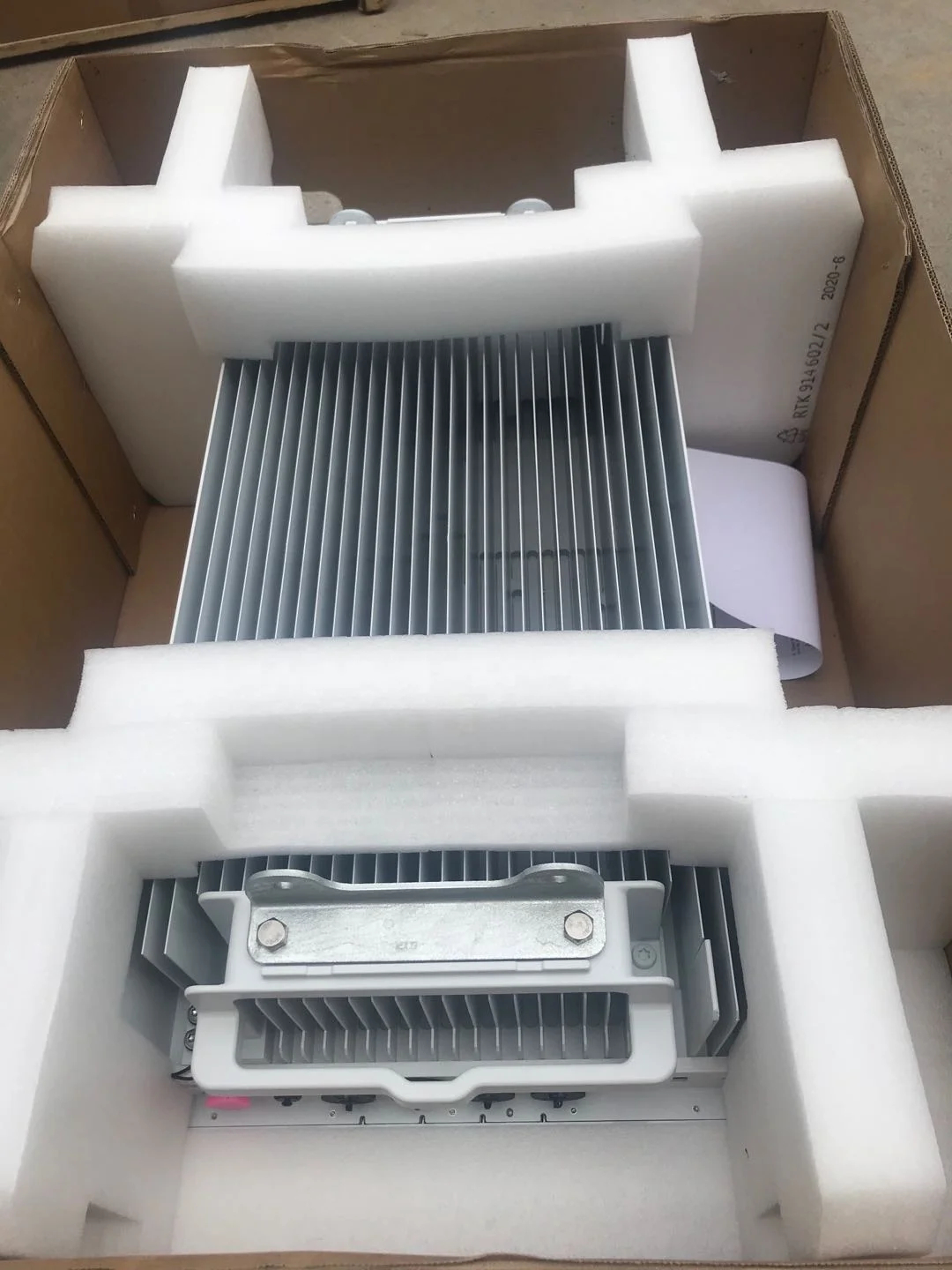 ERICSSON AIR 6449 B42 KRD 901 119/11 - 5G NR Radio, Mid Band