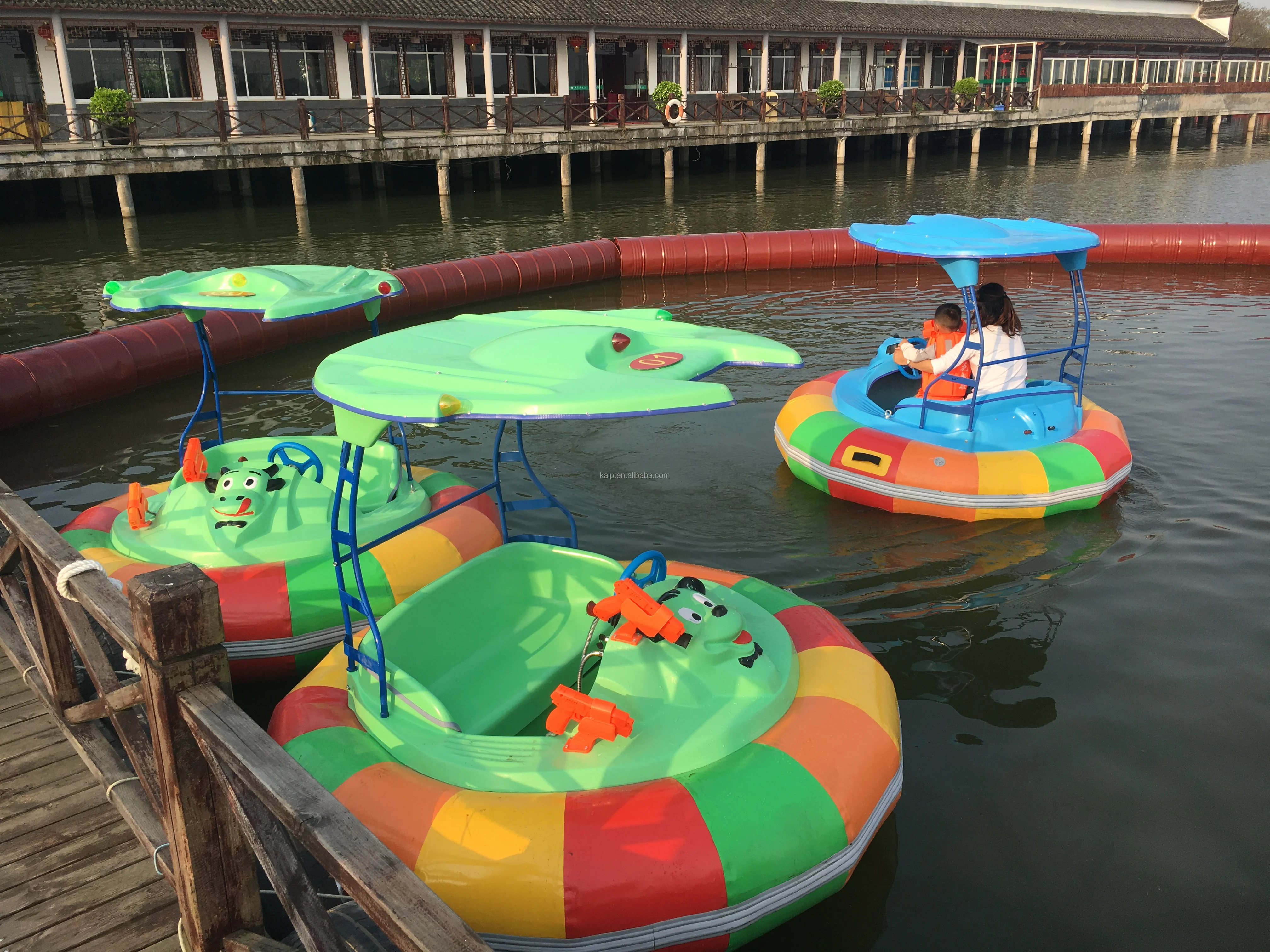 Inflatable Round Bases Bass Bumper Boat - Kids Fun!