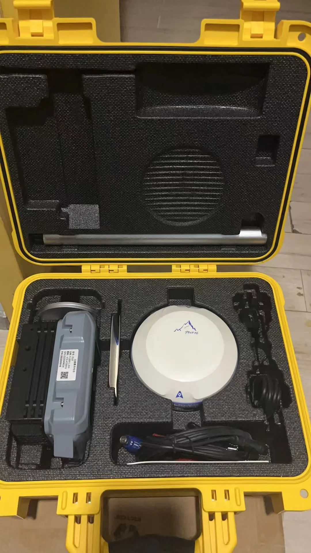 CHCNAV X7/I83 GNSS Receiver - 1408 Channels for Surveying