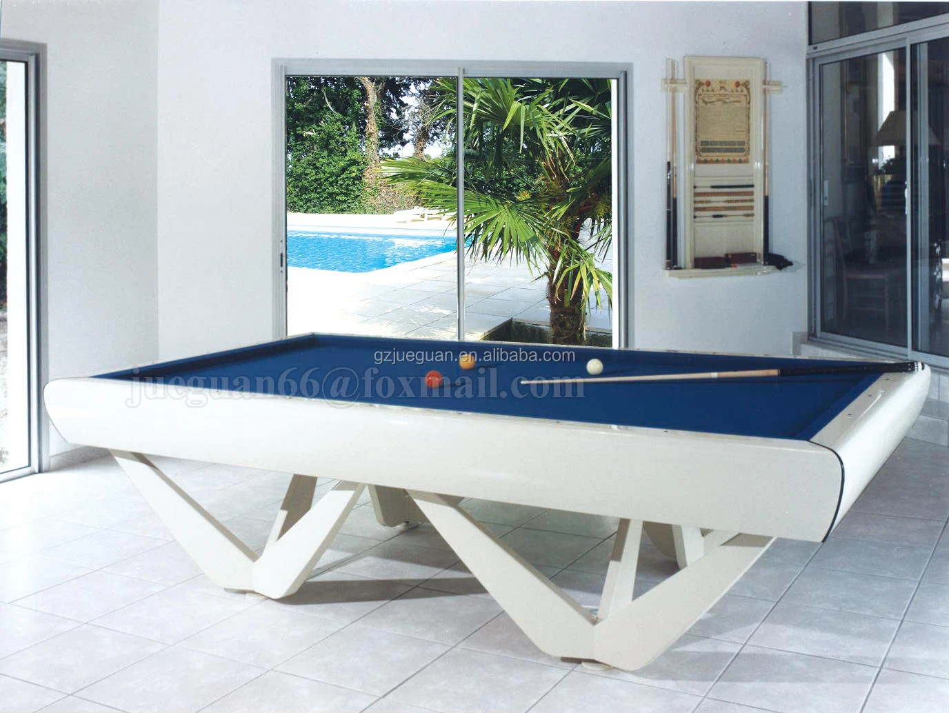 Pool Game with No Holes - 3 Cushion Carom Billiard Table