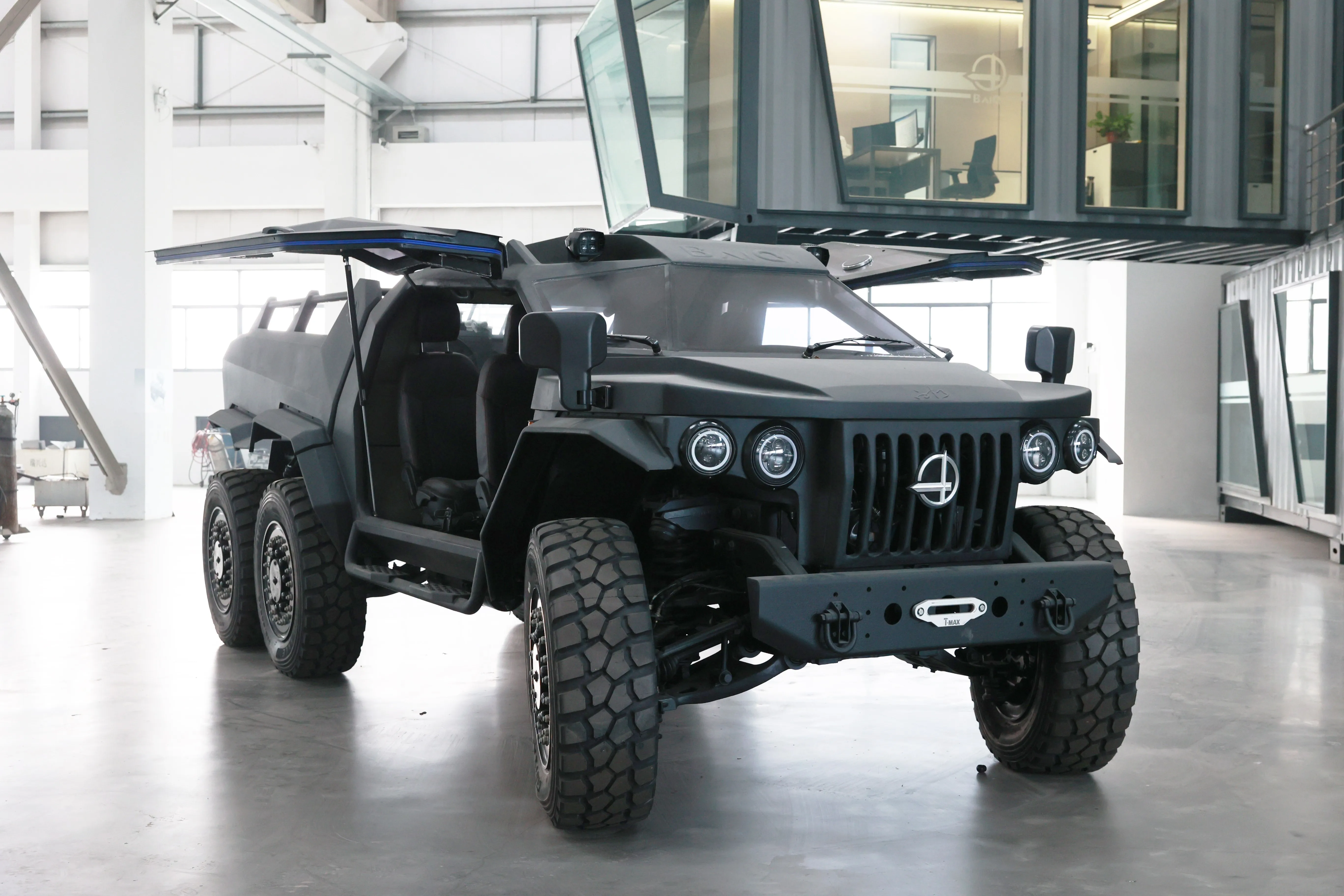 High-end Custom Truck 6x6 - off-Road Special Transportation Vehicle