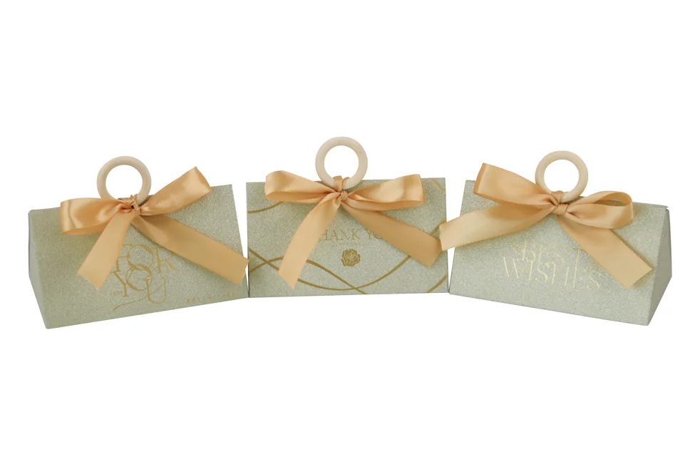 Luxury Triangle Candy Paper Boxes With Ribbon and Ring Chocolate Favour ...
