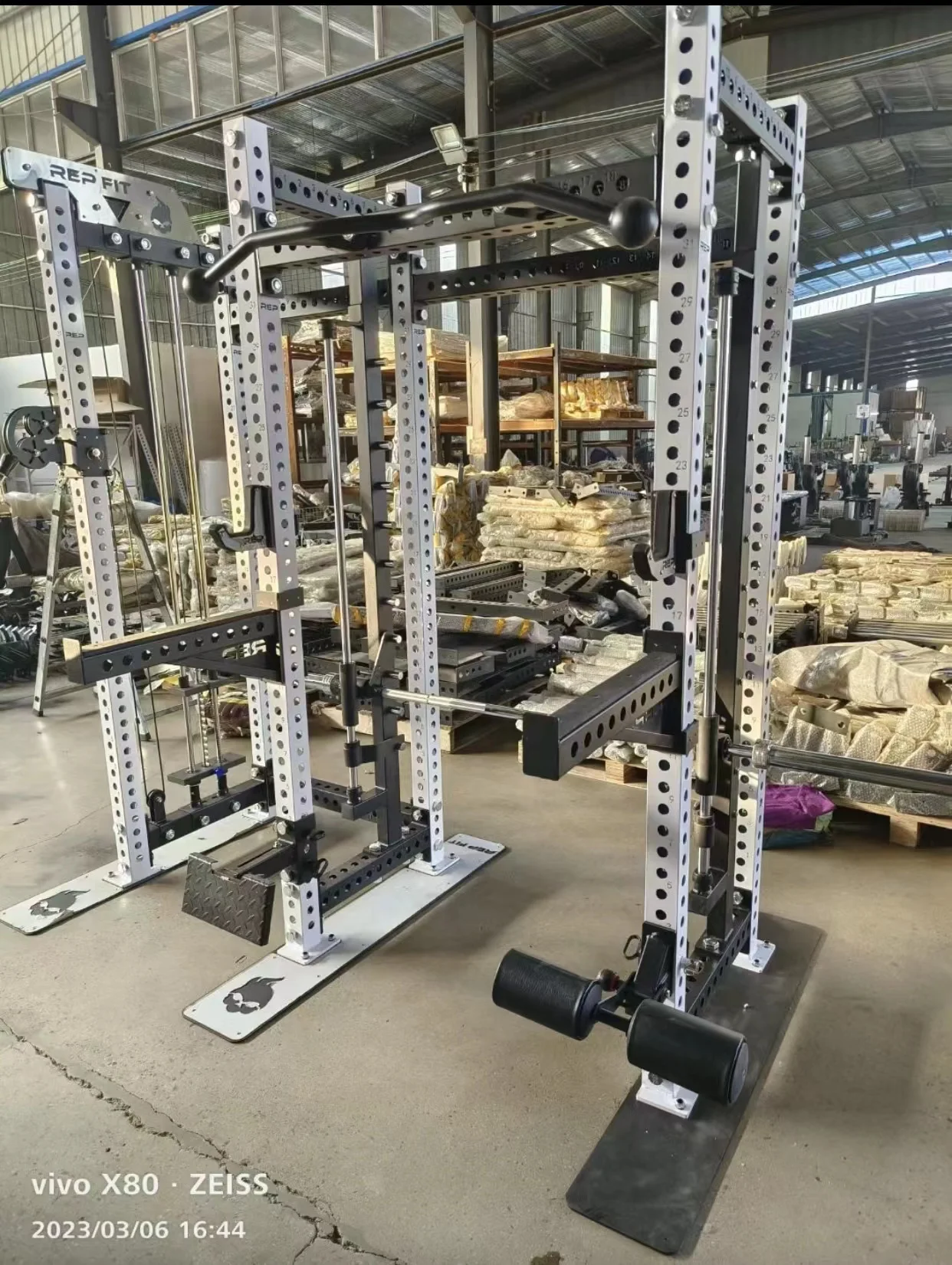 Custom Squat Rack Power Cage - Multi-Functional Gym Equipment