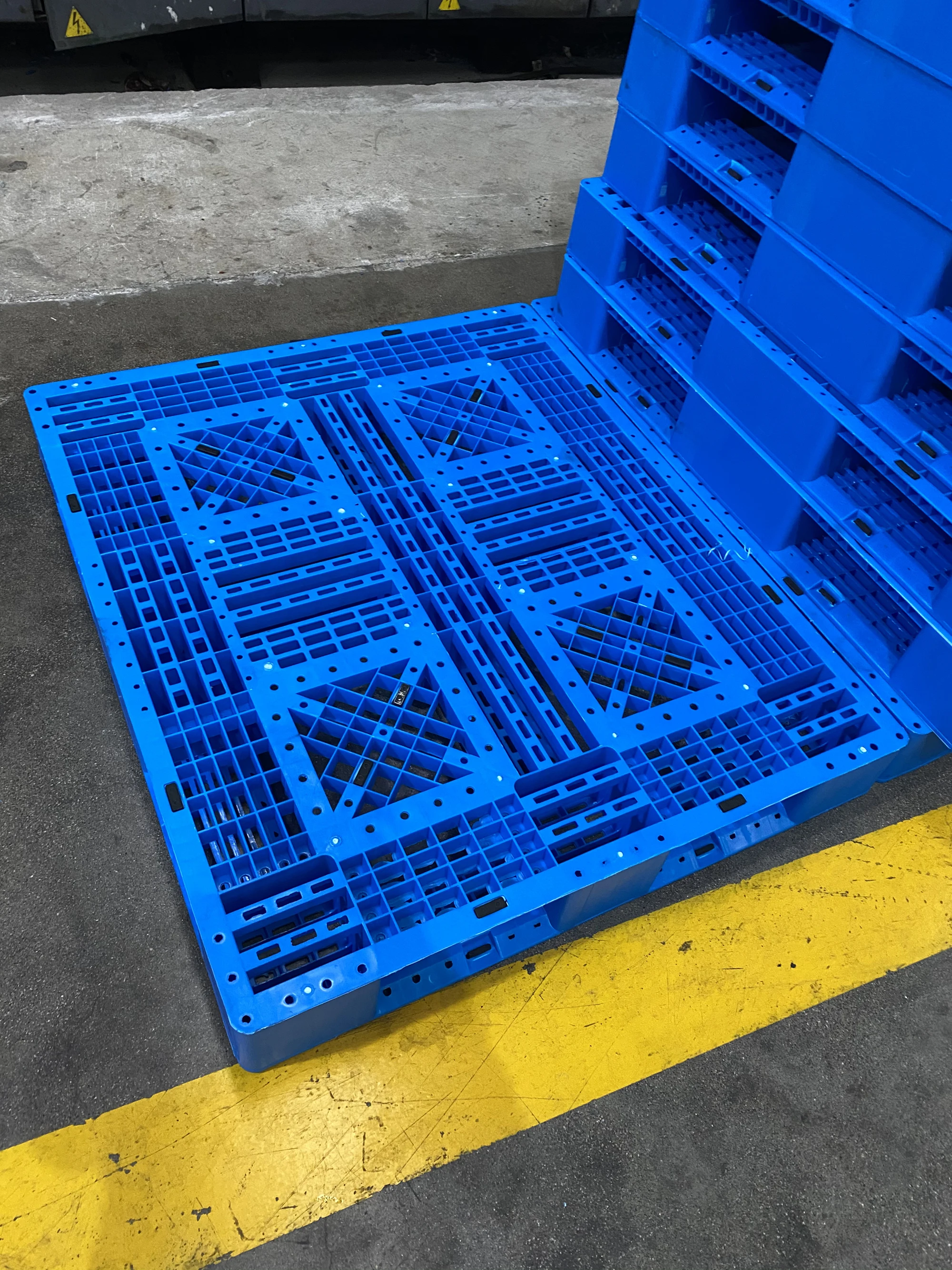 Euro 1300*1100*150mm Heavy-Duty Stackable Plastic Pallets Eco-friendly ...